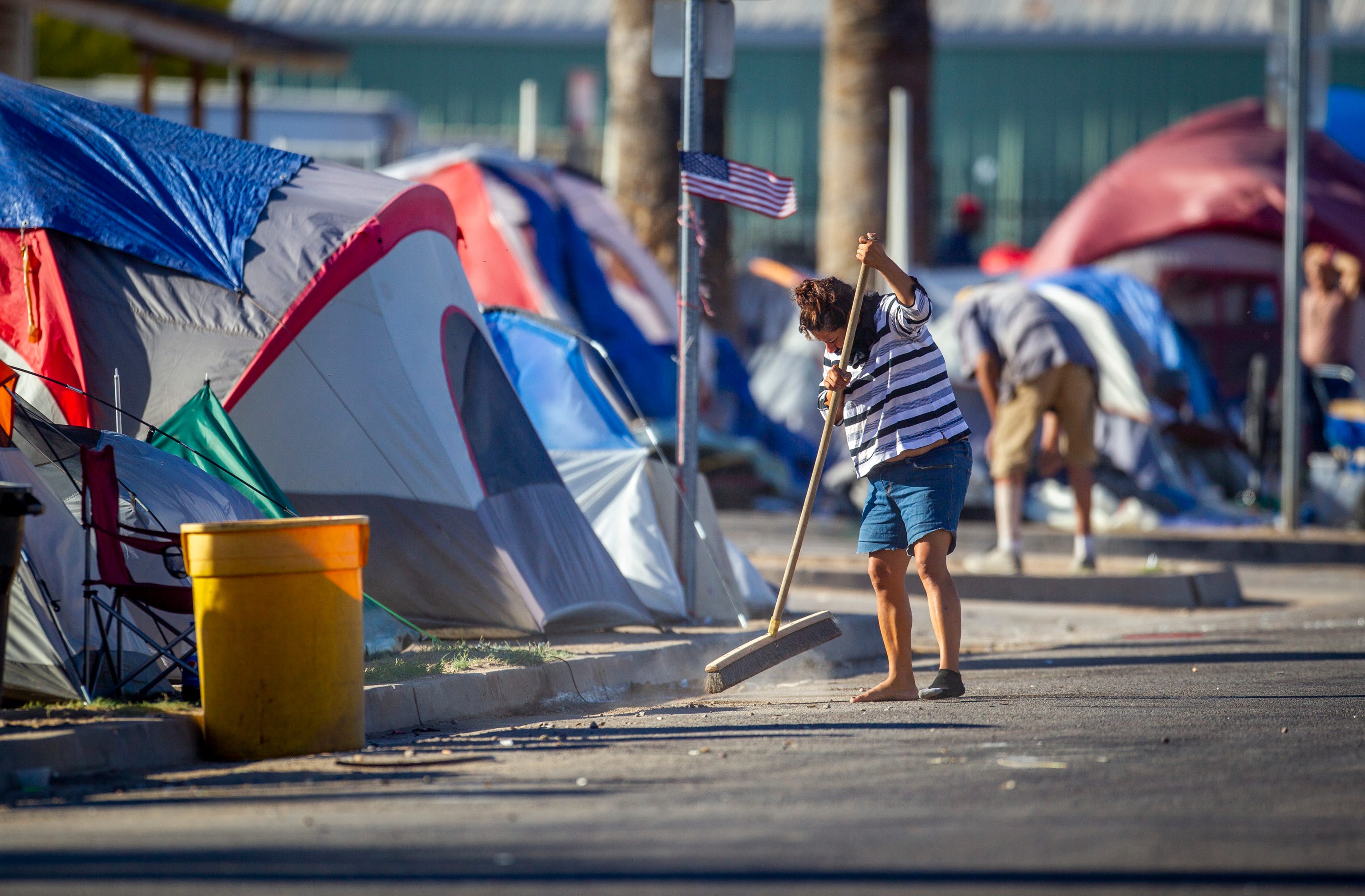 Coronavirus Arizona: Phoenix displaces homeless camp to social distance