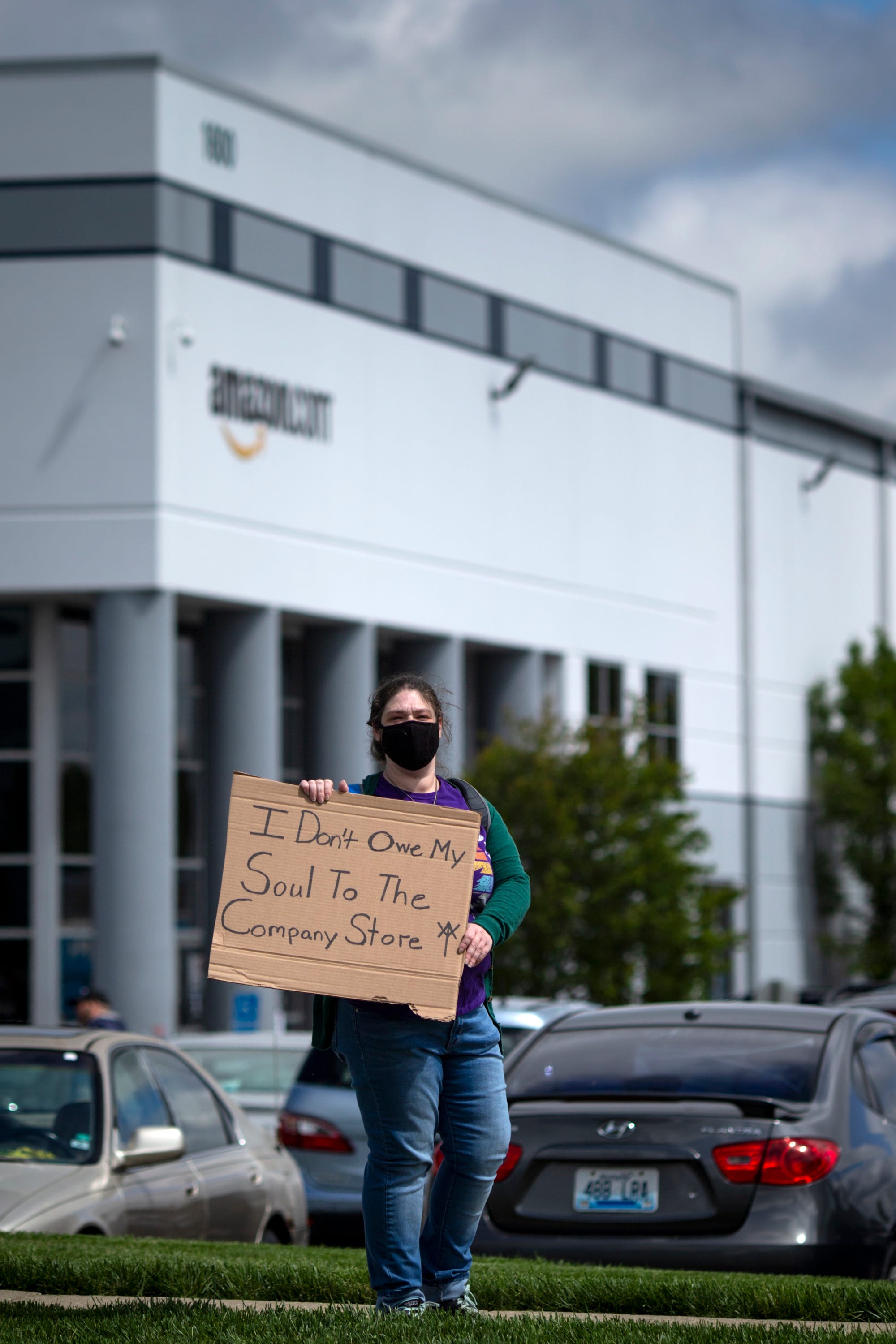 Coronavirus: Kentucky Amazon employee protested working conditions