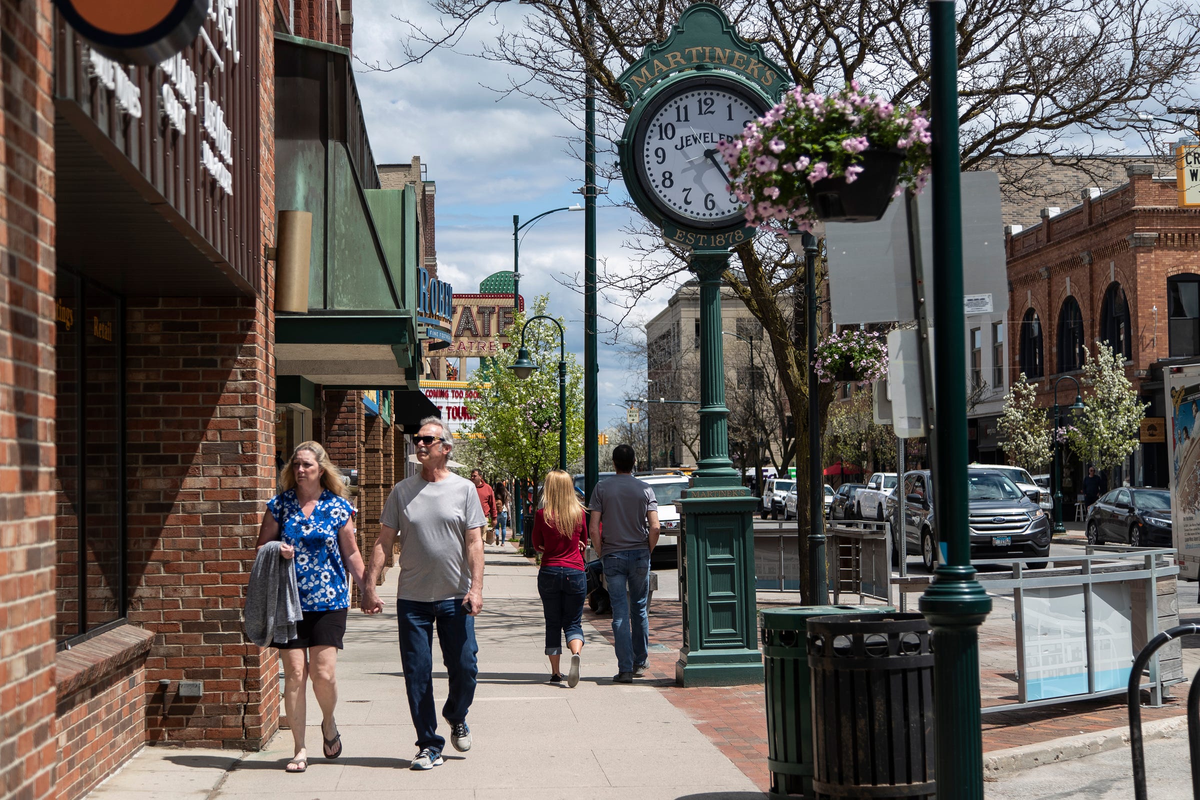 Michigan bars, restaurants, pools begin reopening: Where you can go