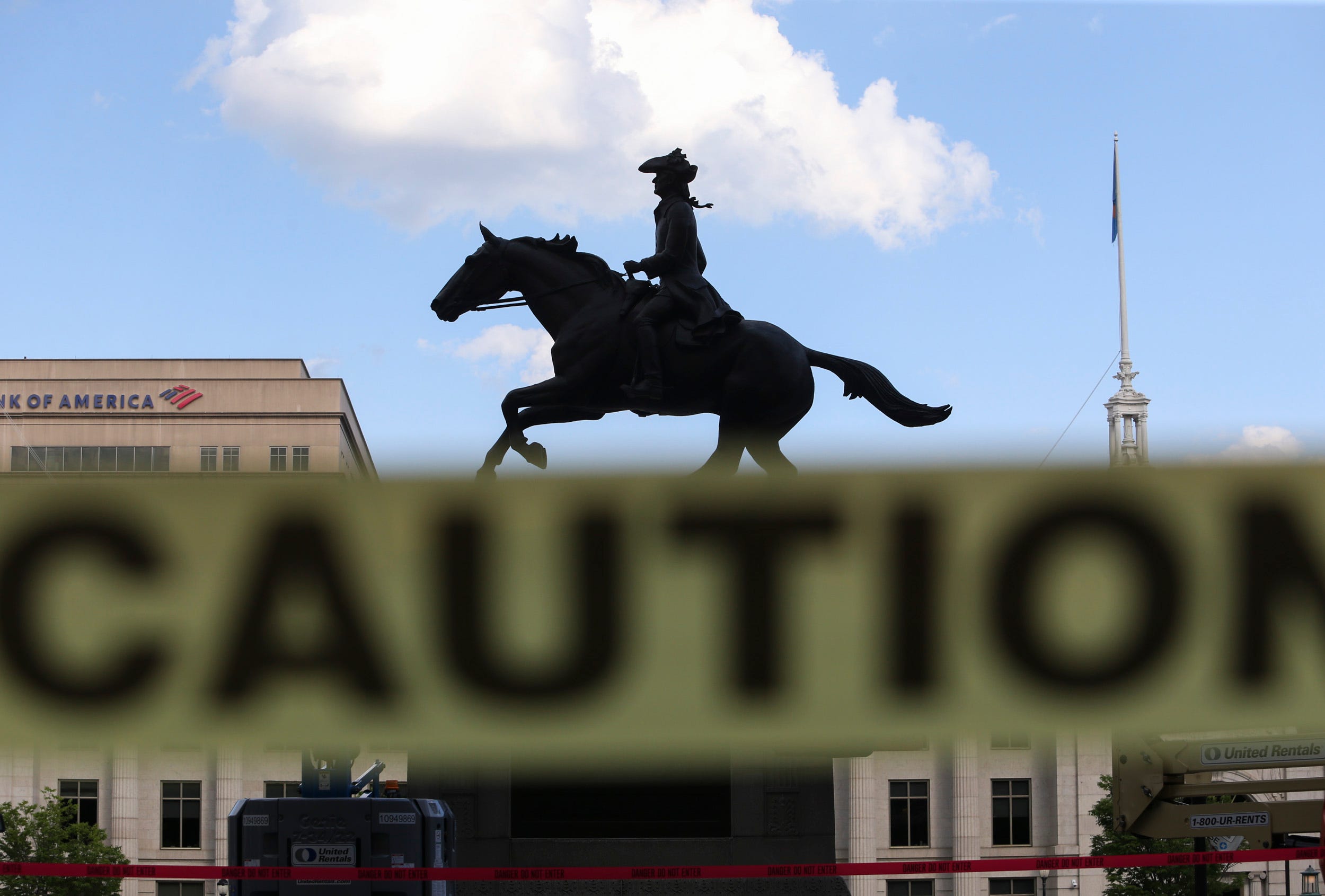 Wilmington swiftly removes Caesar Rodney, Columbus statues