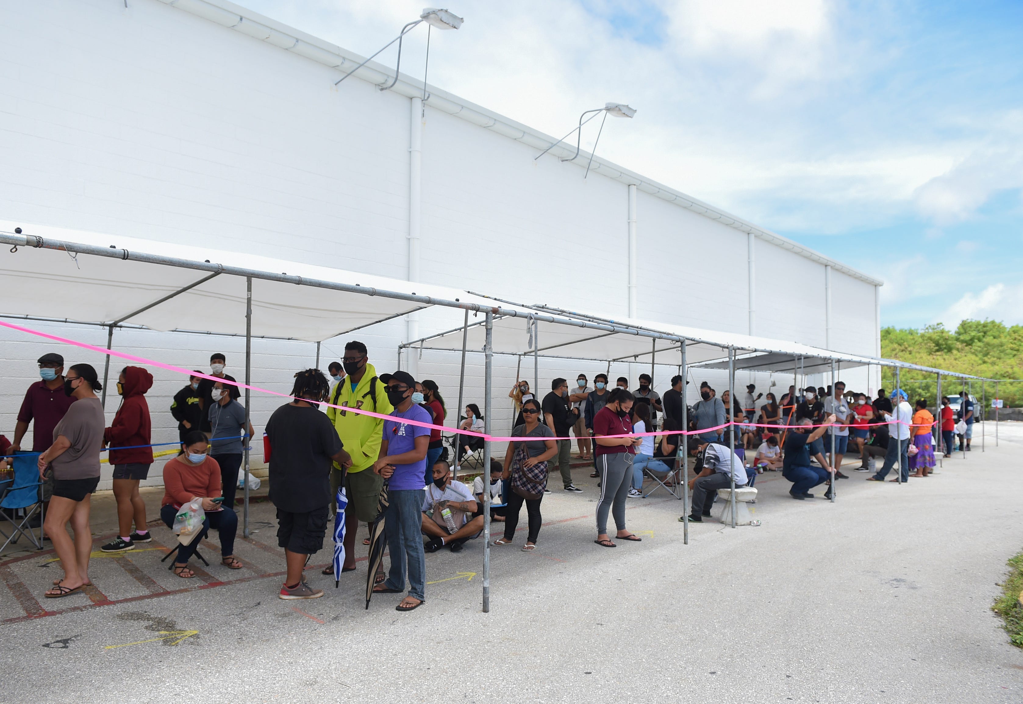 Hundreds wait for hours for driver’s licenses, ID's | Local News ...