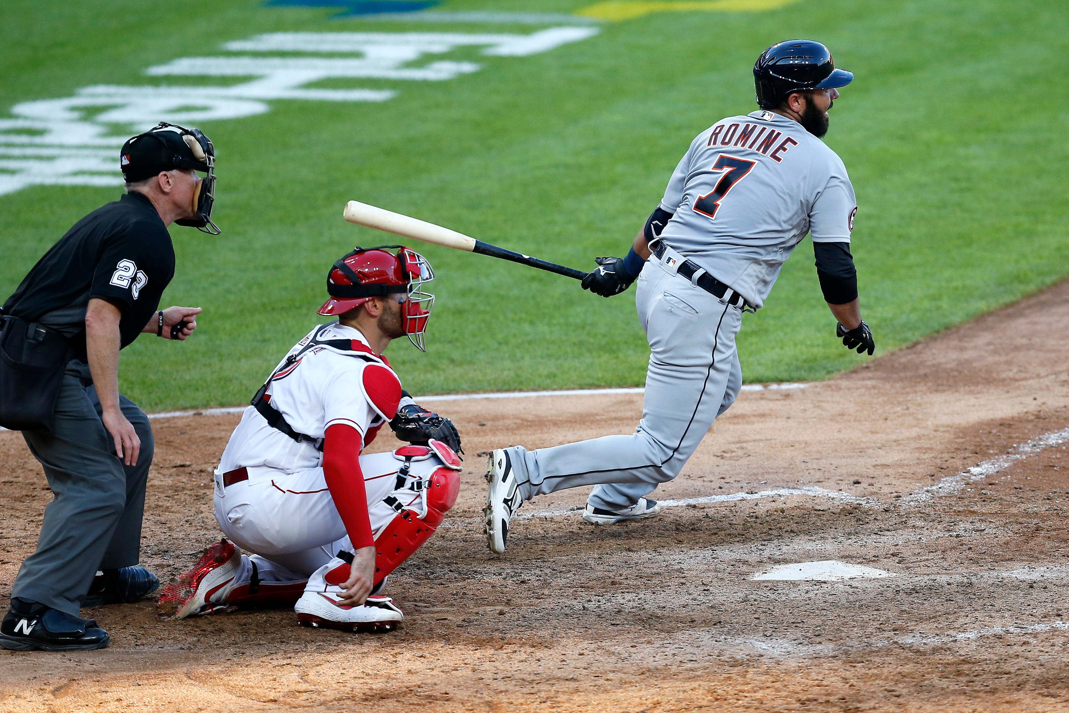 Cincinnati Reds acquire catcher Austin Romine from St. Louis Cardinals