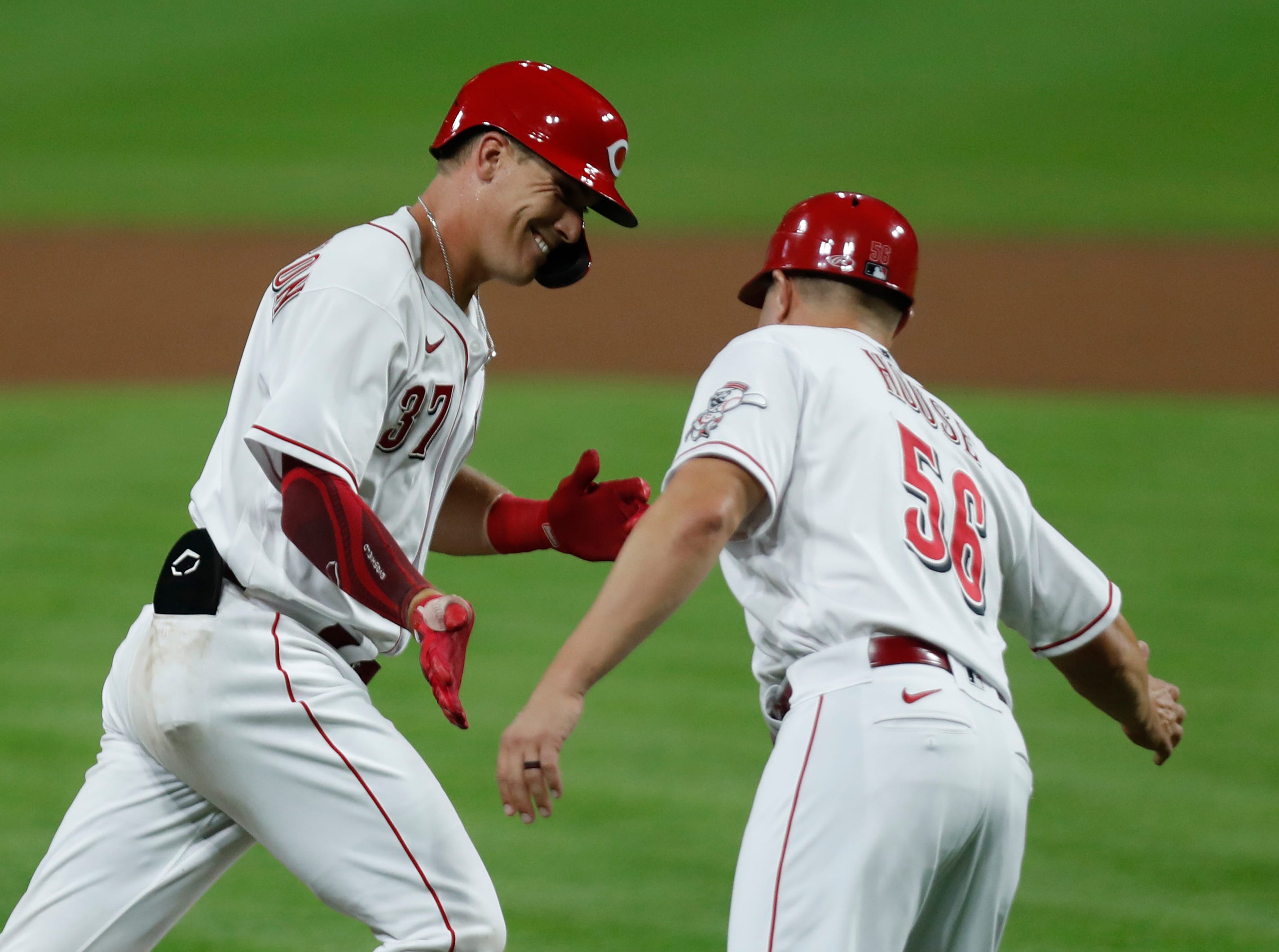 Cincinnati Reds' Tyler Stephenson homers in 1st at-bat in MLB debut