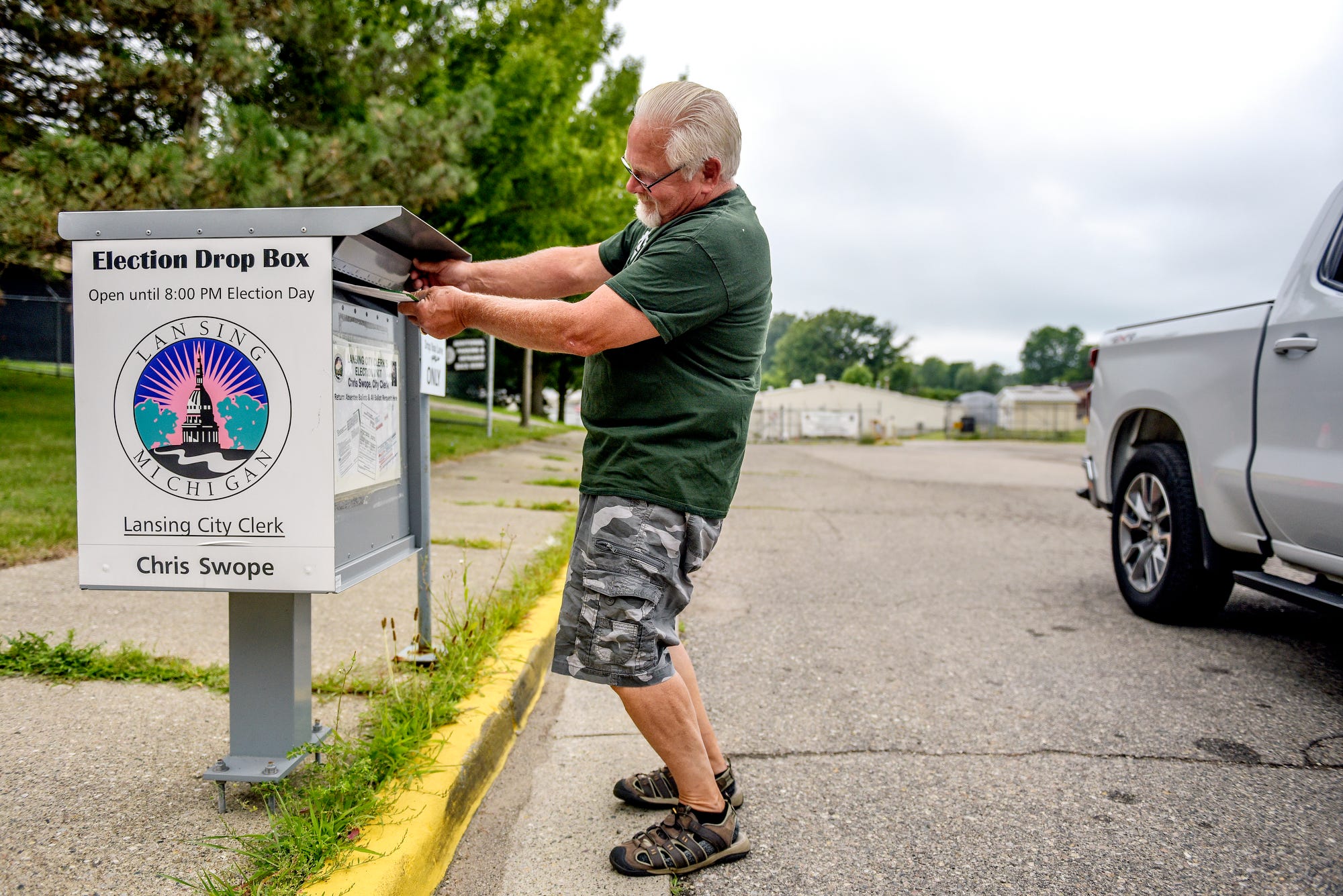 Michigan early voting: Track vote totals amid rise in absentee ballots
