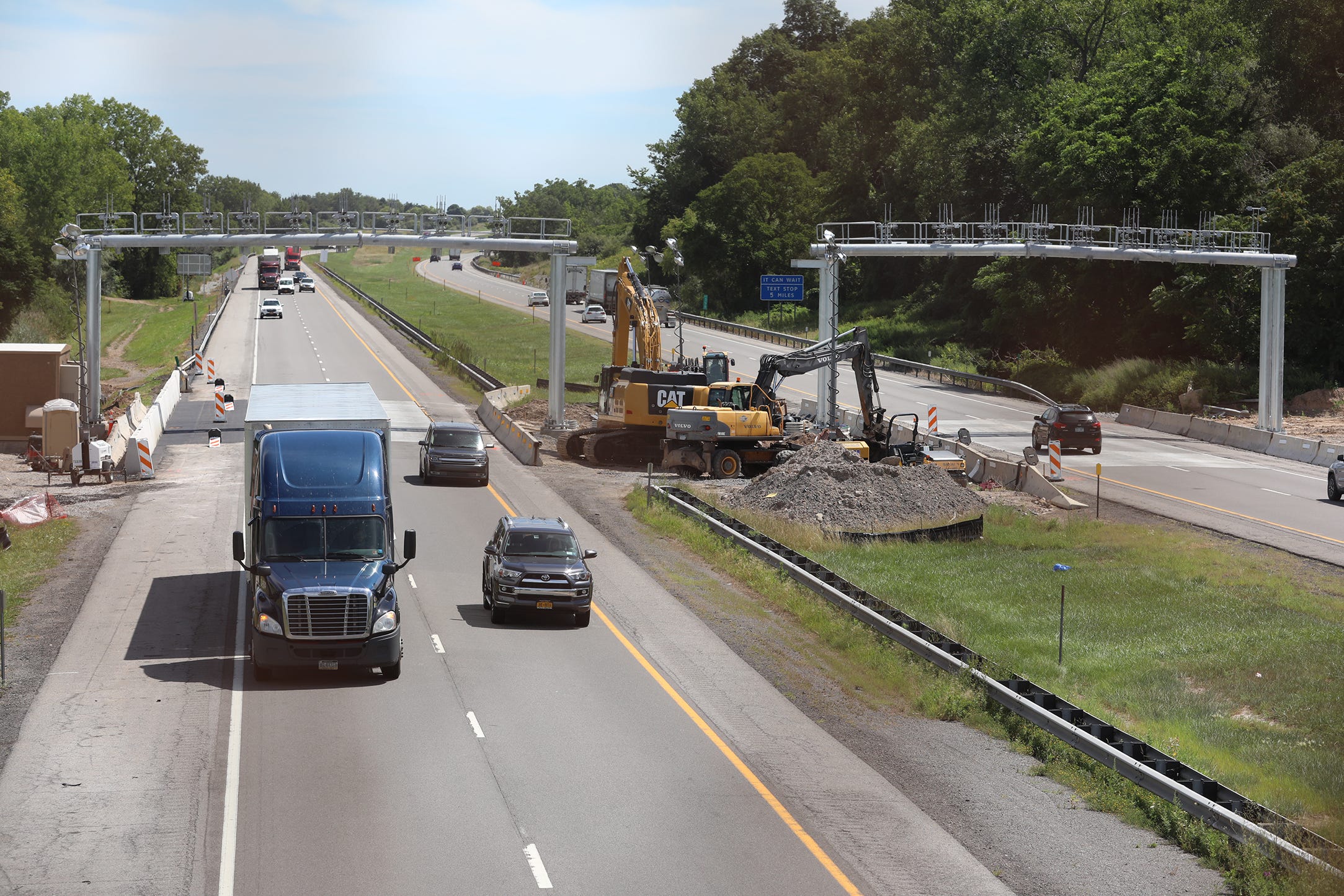 Cashless tolls on NY Thruway poised to start by weekend