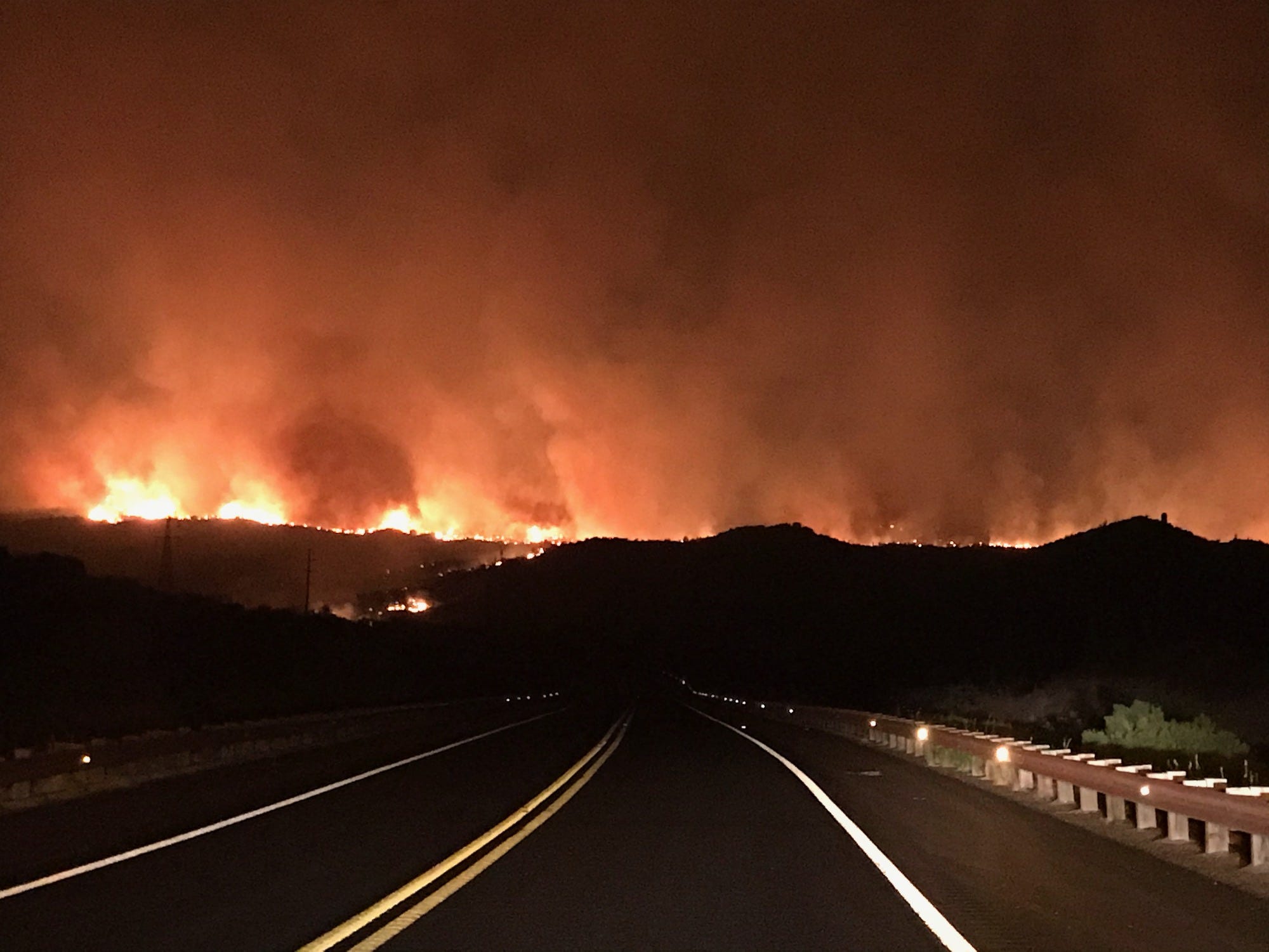 Salt Fire burns 13,000 acres near Roosevelt Lake in Tonto National Forest
