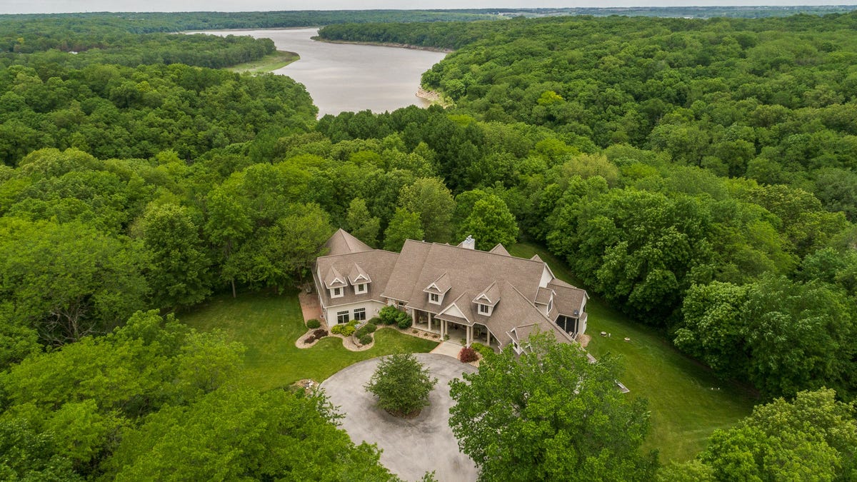 Mansion Monday: 60 acres, private fishing pond for $4 million