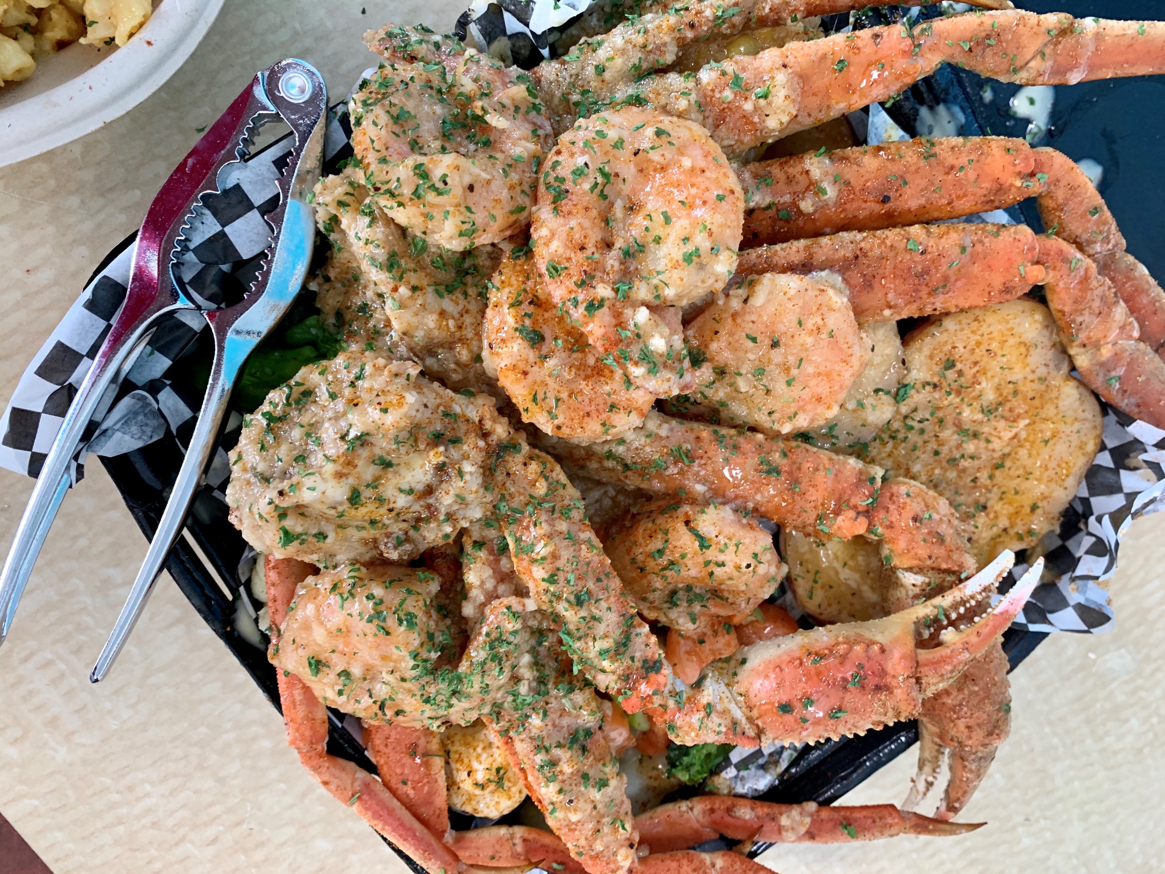Q's Crackin' Crab in Cocoa Beach satisfies seafood craving