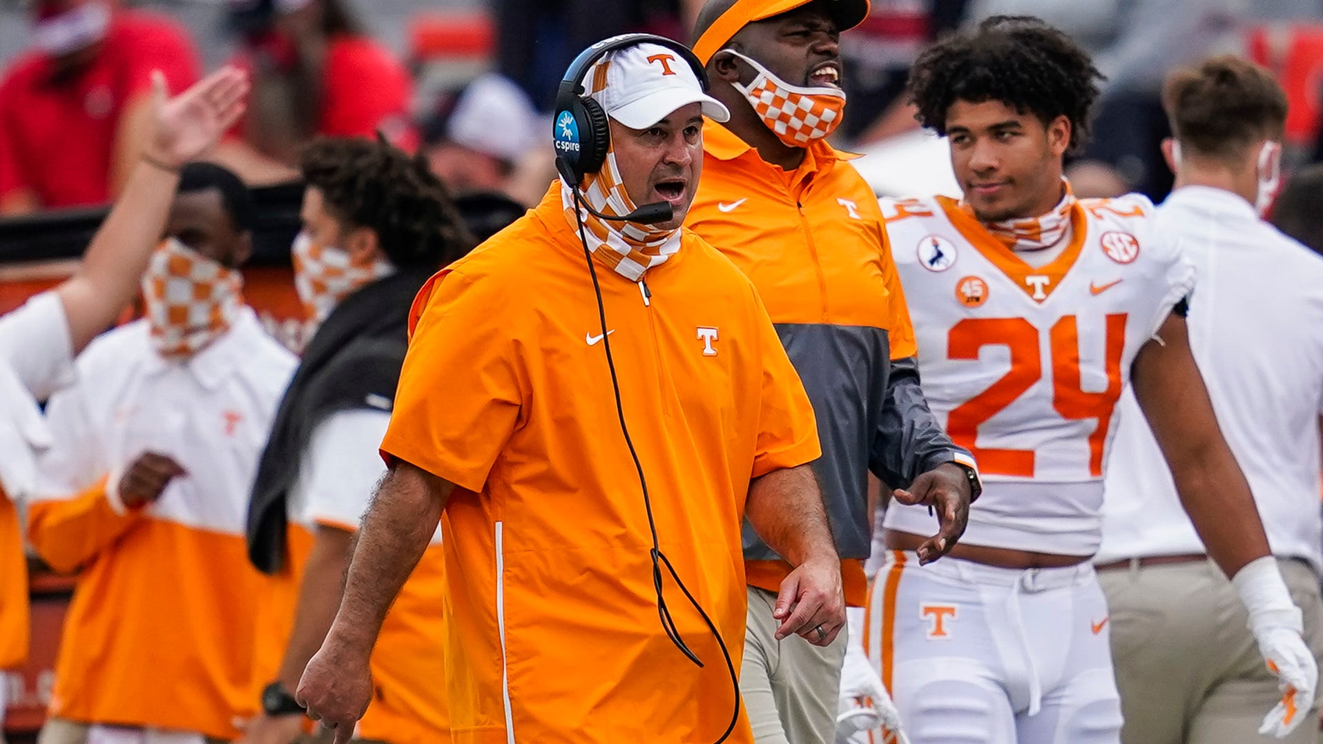 Tennessee Coach Jeremy Pruitt Still Struggling To Wear Mask Against Georgia Tennessee Coach Jeremy Pruitt Still Struggling To Wear Mask Against Georgia