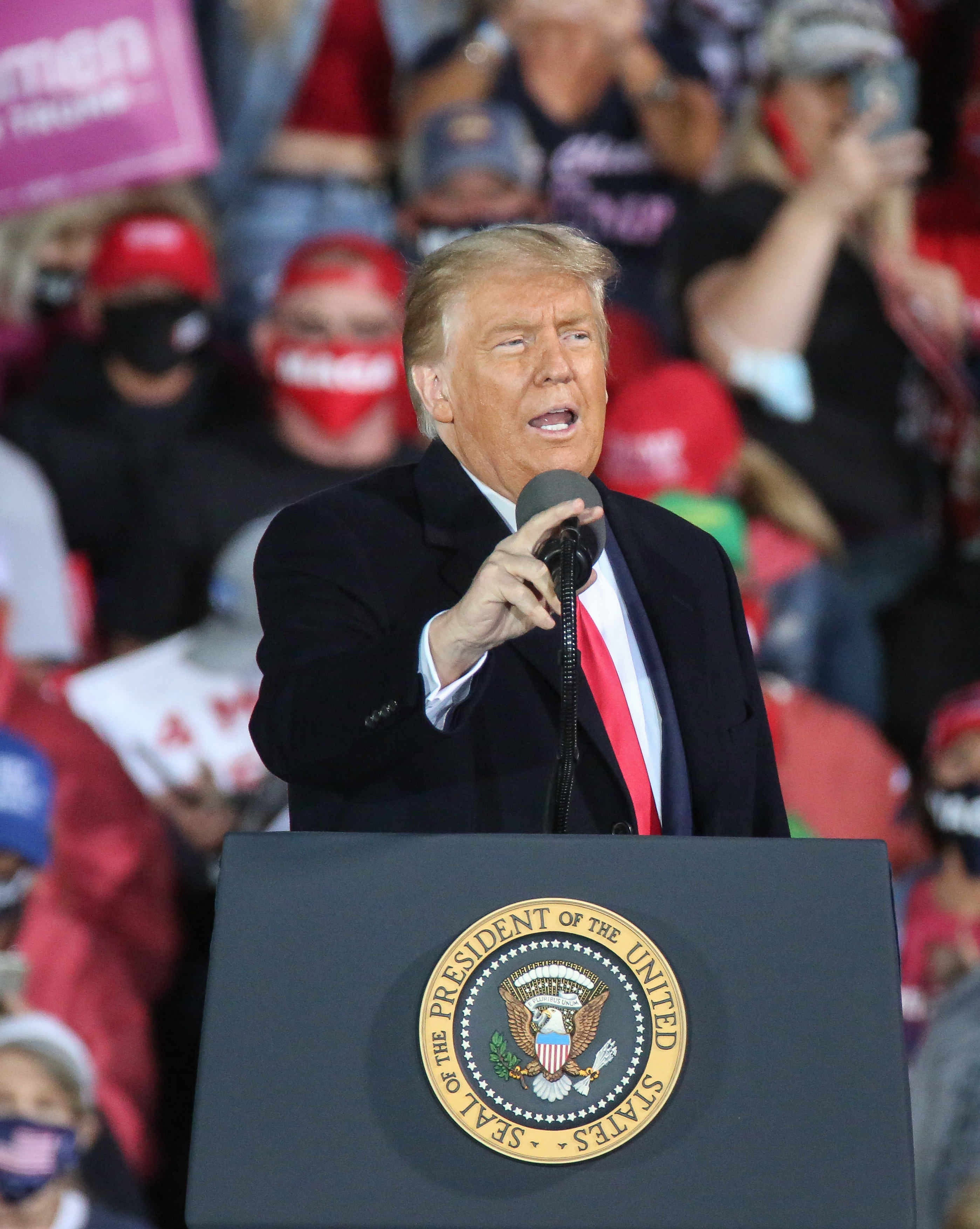 Trump rally in Des Moines: Full coverage, video replay of Trump in Iowa