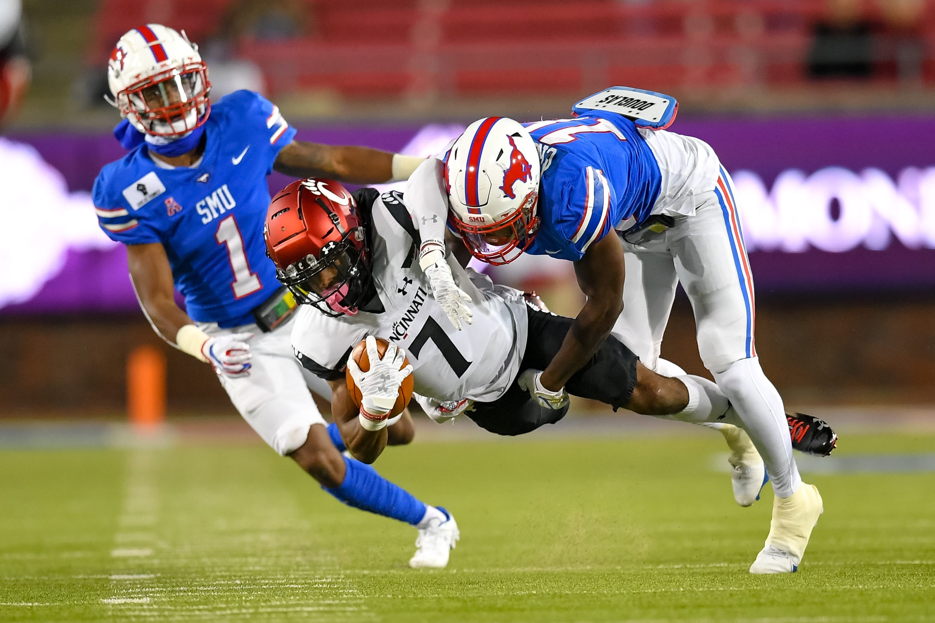 LSU Tigers football vs South Carolina Gamecocks: Tigers win, 52-24