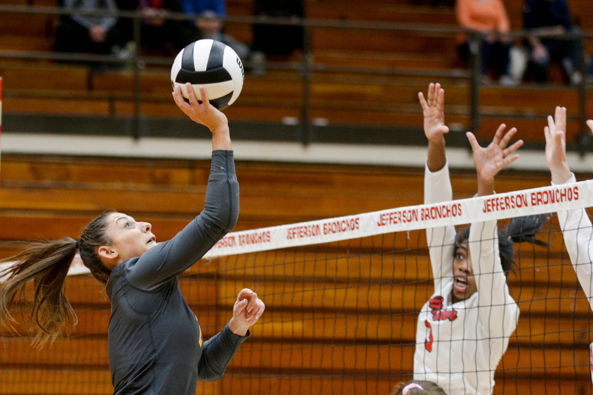 IHSAA volleyball: Emma Halter, Lauren Harden named preseason All-Americans