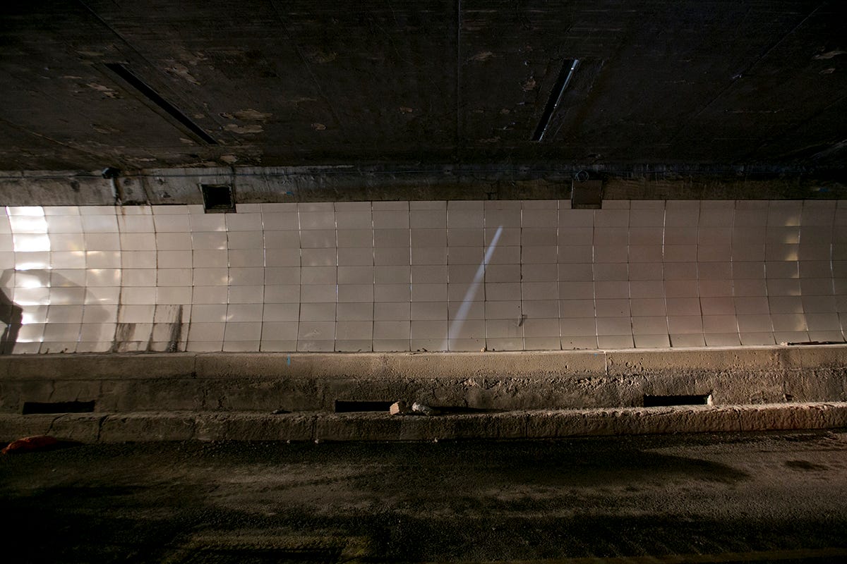 The building of the Detroit-Windsor Tunnel