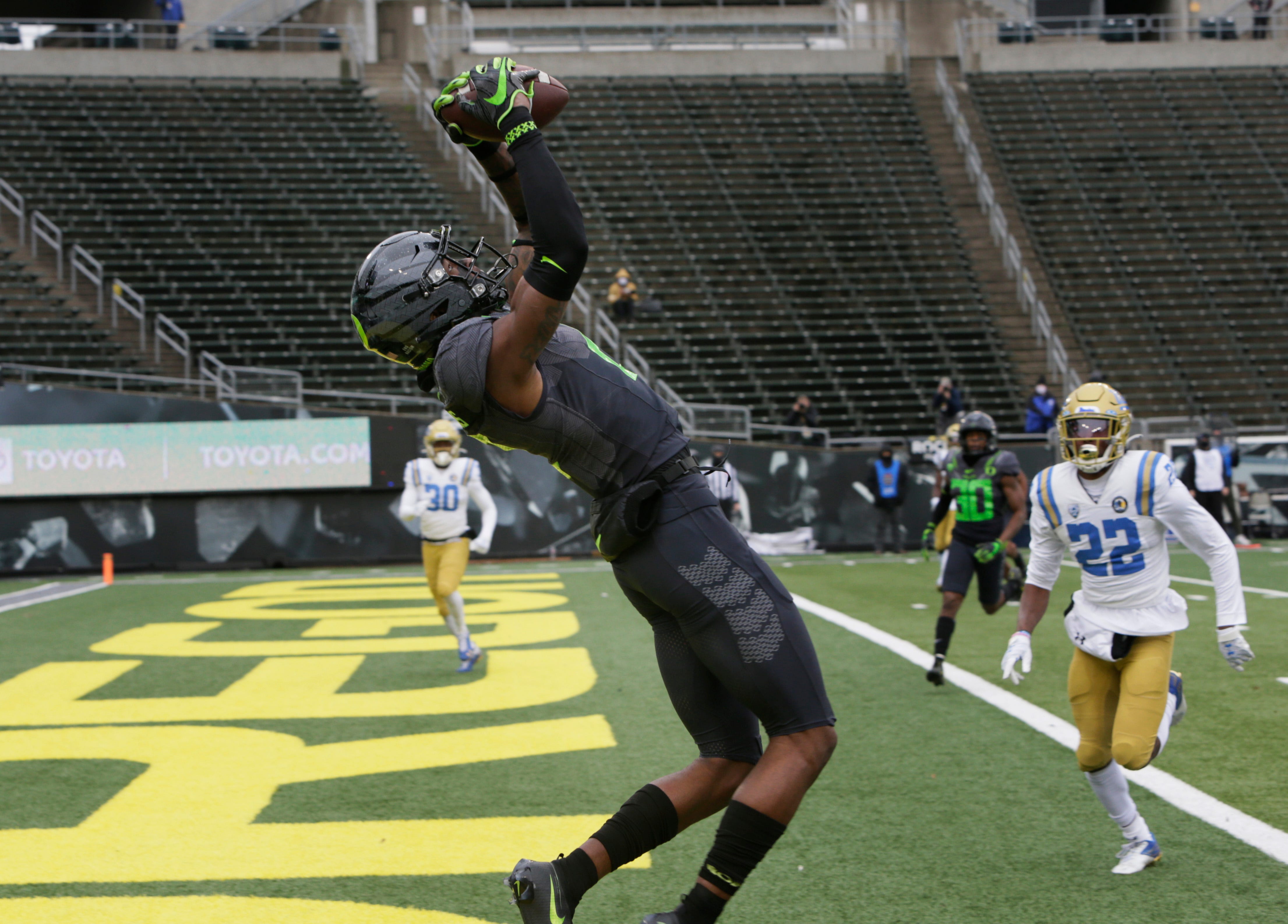 Devon Williams is catching on with Oregon Ducks football
