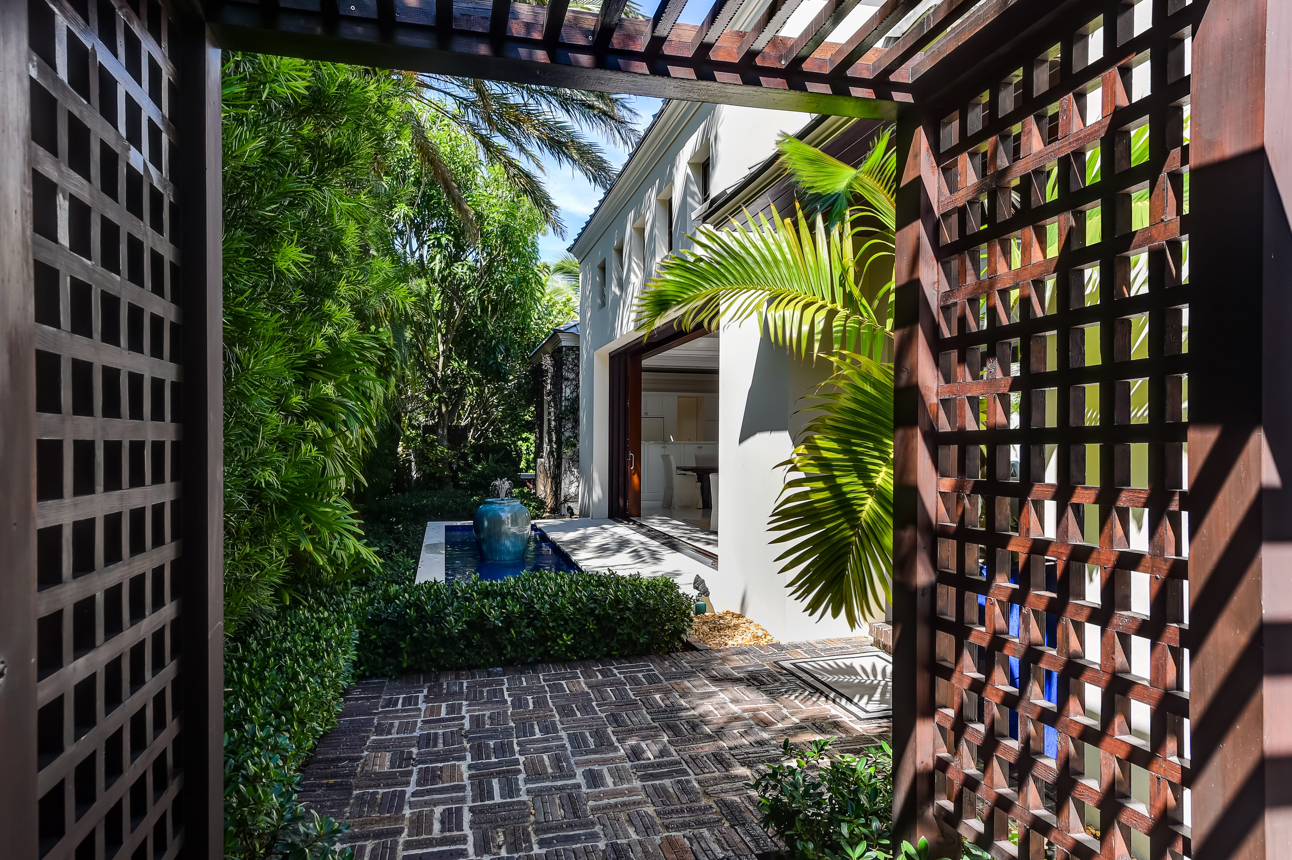 Jimmy Buffett, wife Jane sell Palm Beach house for $6.9 million