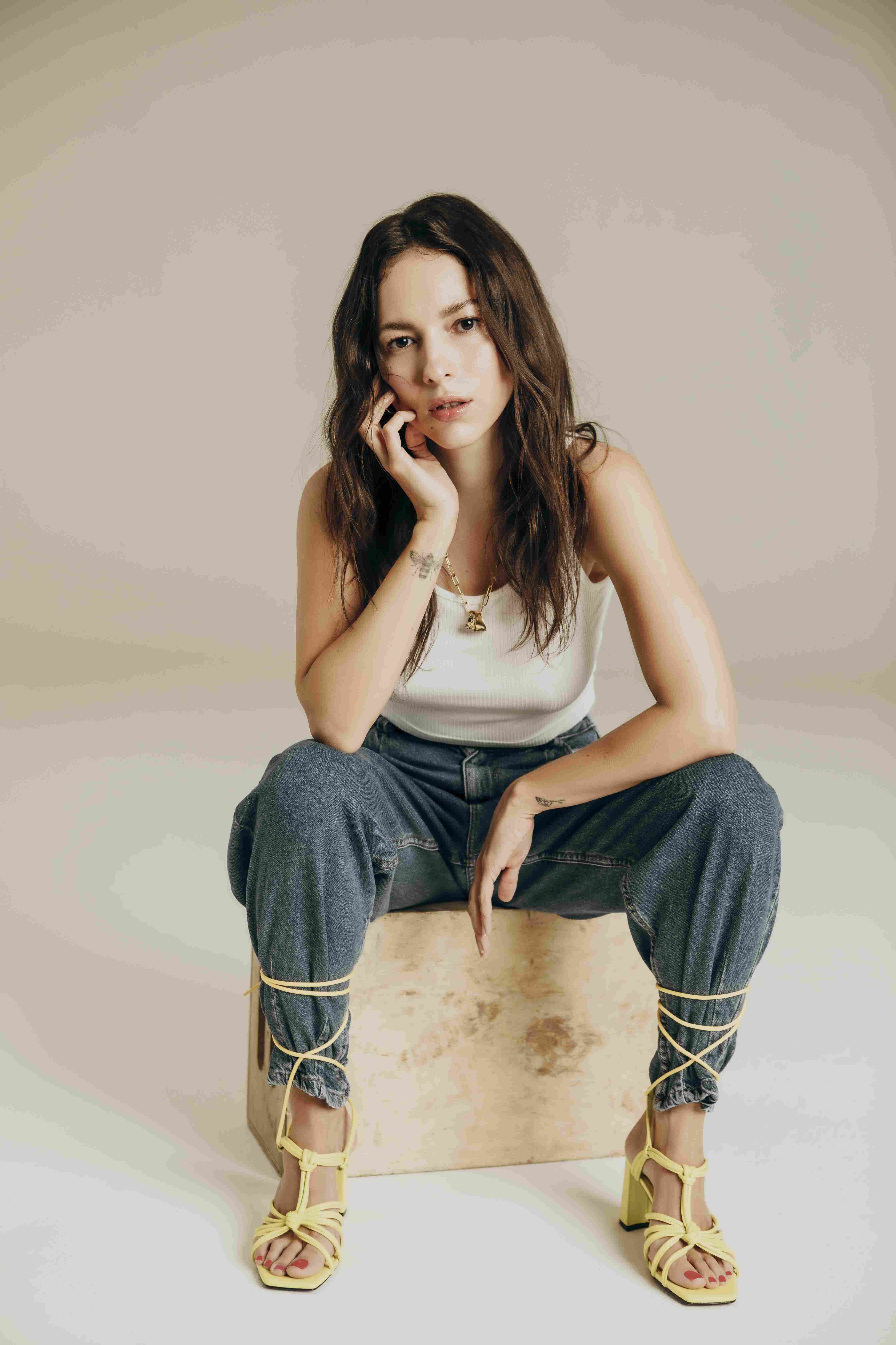 Paty Cantú celebra una eterna Navidad con amigos