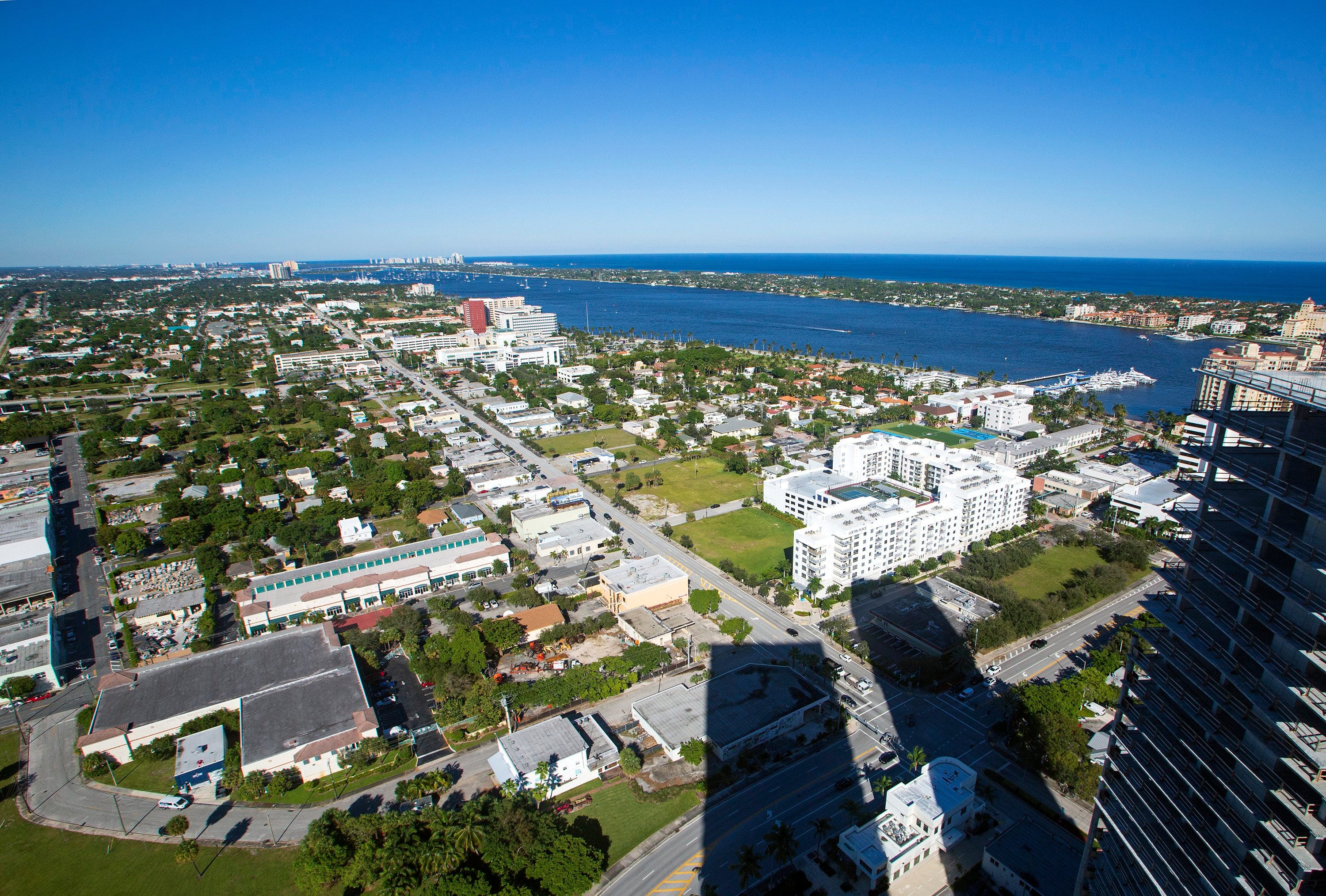 One West Palm, Jeff Greene's project, has restarted construction