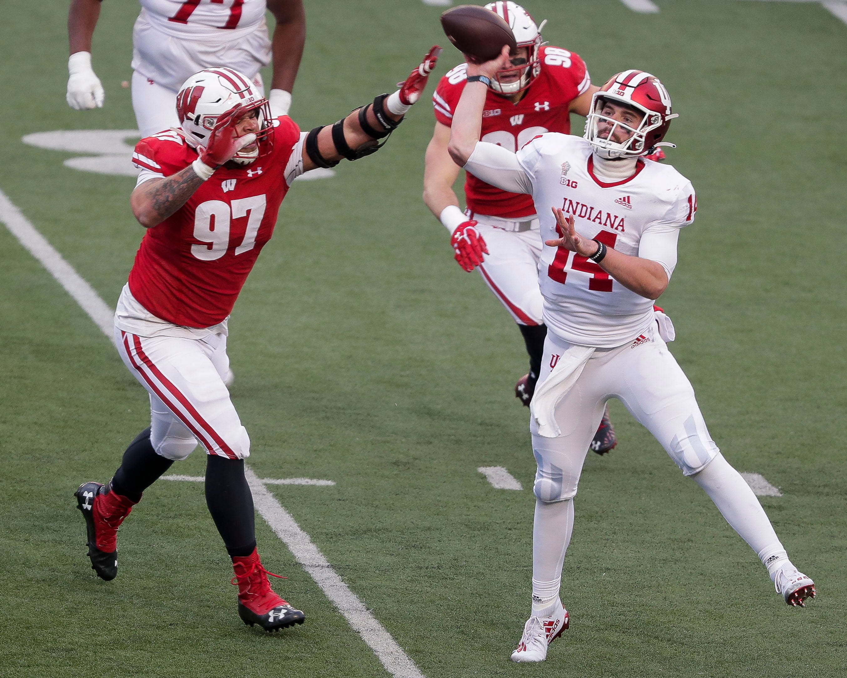 Wisconsin vs. Indiana: Awards, inside the huddle and by the numbers