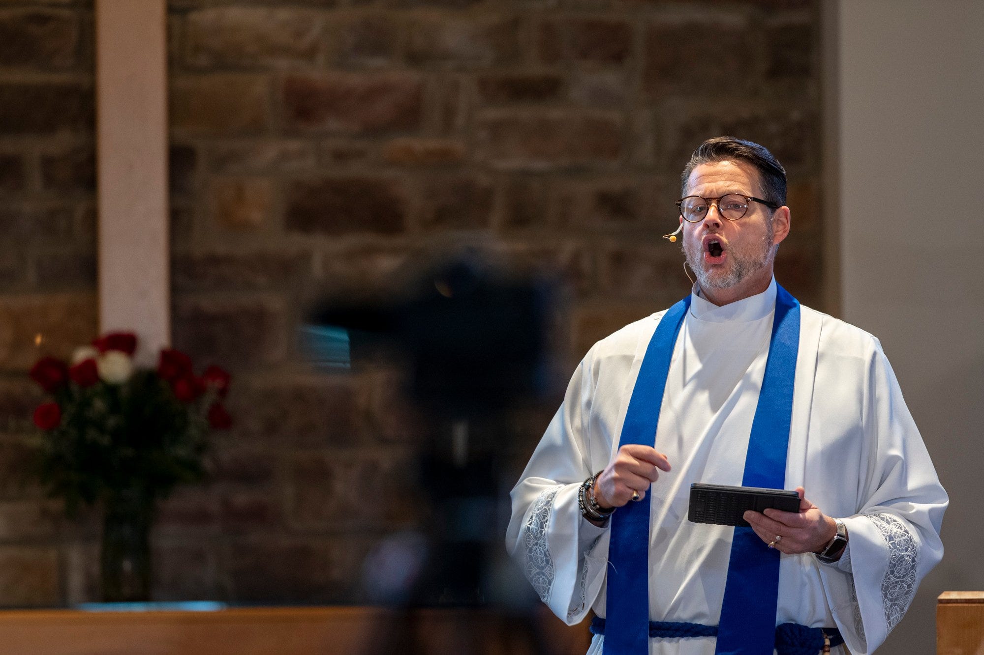 Opera singer-turned-pastor uses voice to help Westerville charity