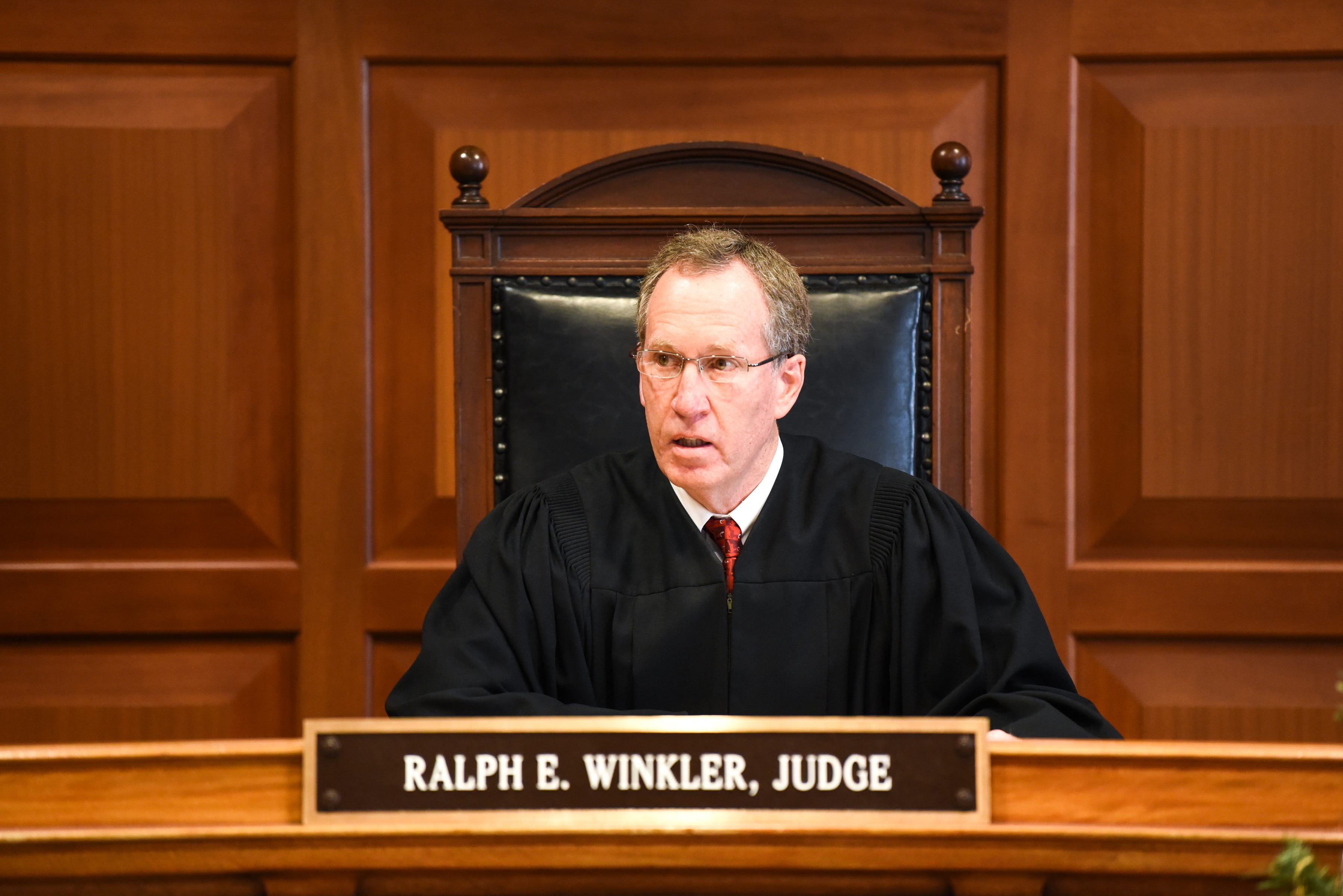 Opinion: Leave suspension of elected officials in judges' hands