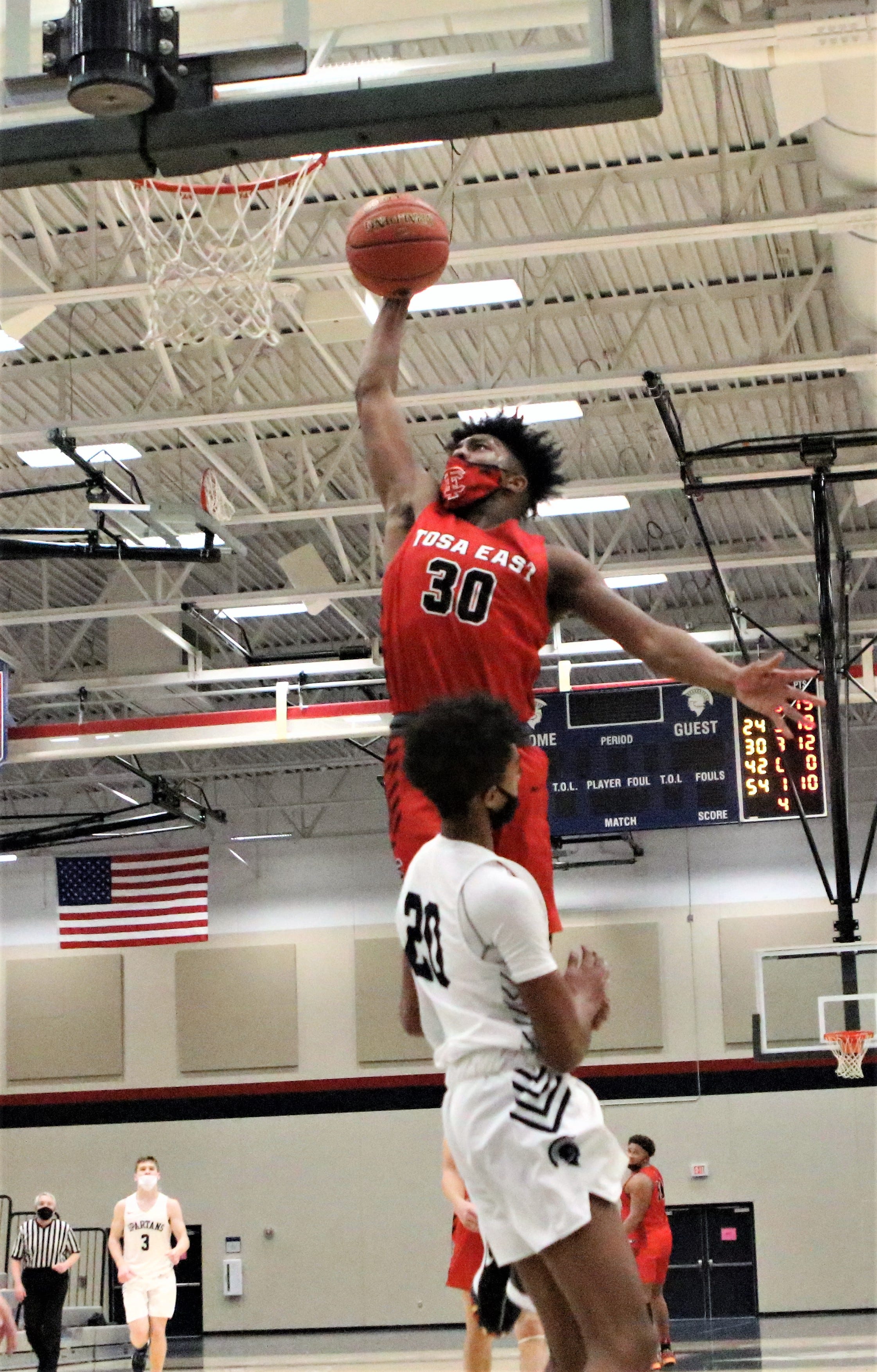 Wauwatosa East 2022 forward Leon Bond commits to Virginia basketball