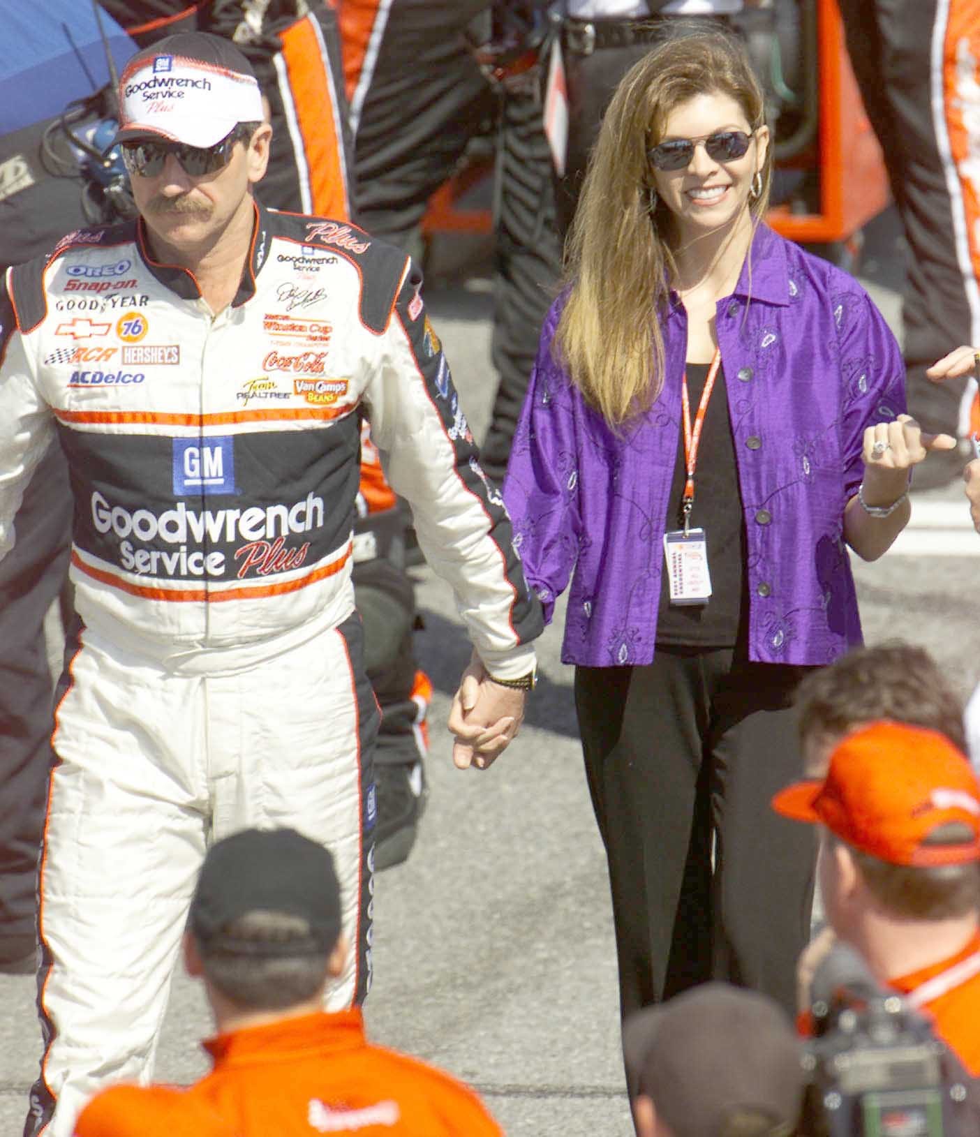 Dale Earnhardt: Darrell Waltrip, Fox Sports colleagues, recall 2001 ...