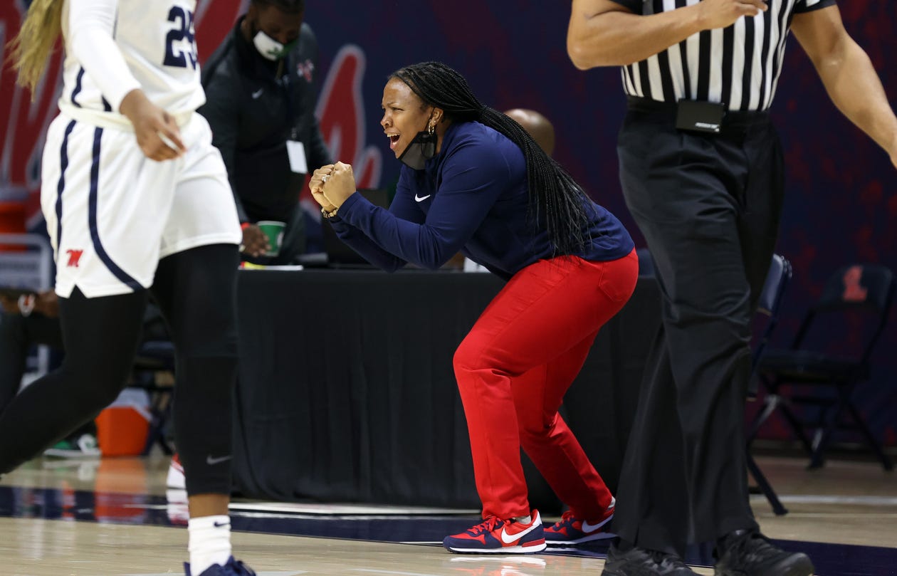Yolett McPhee-McCuin talks respect for Dawn Staley after OT thriller