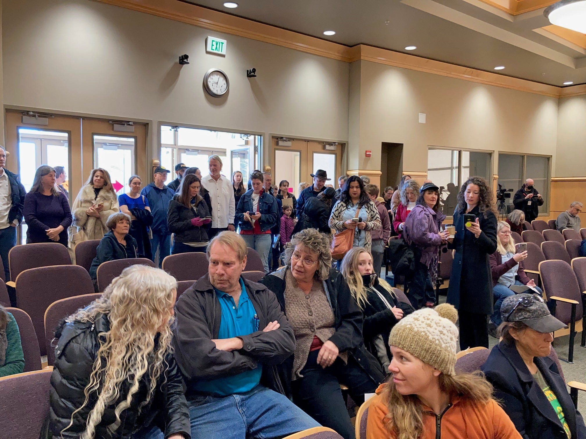 Shasta supervisors vote to again hold in-person meetings