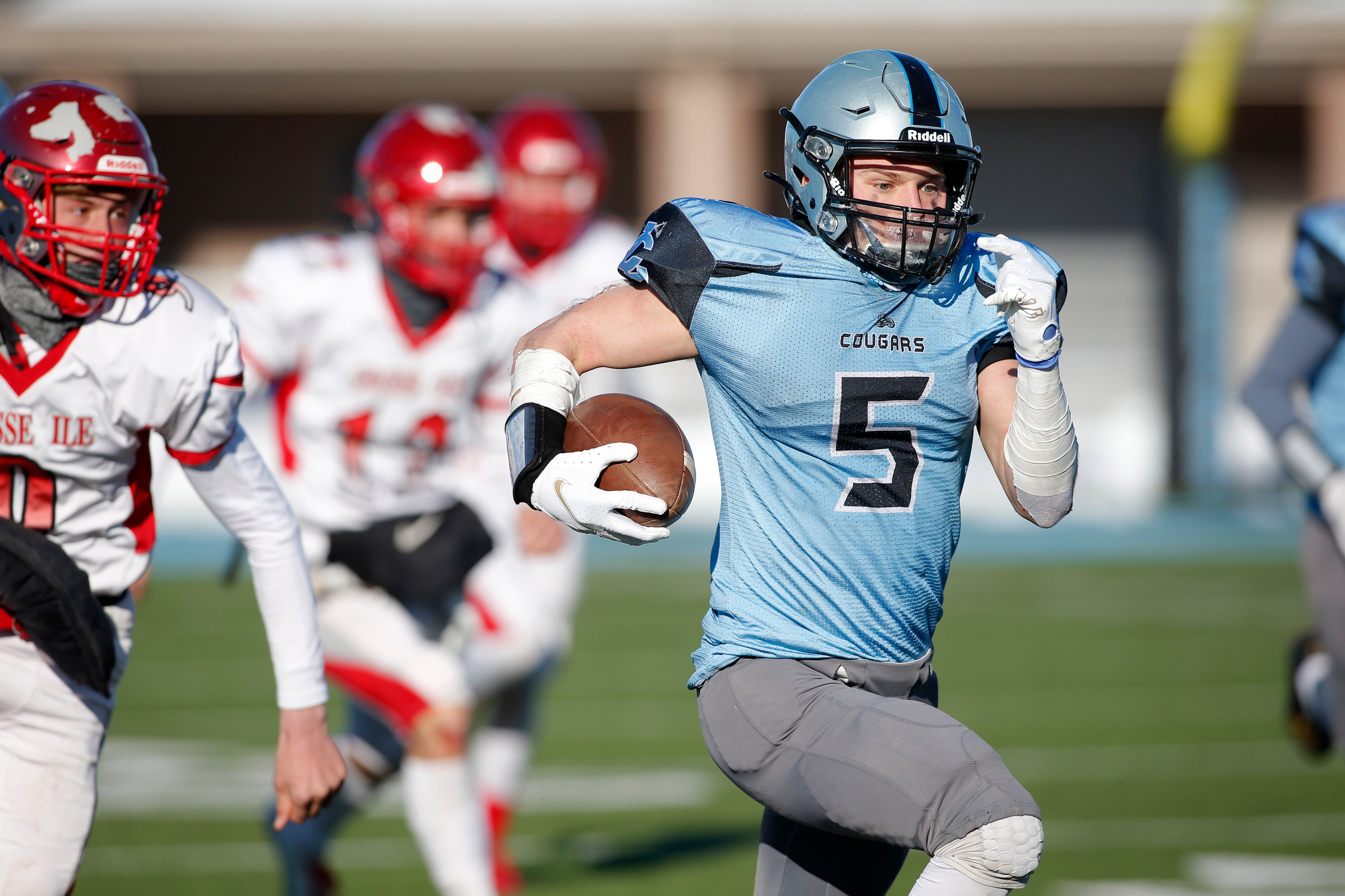 Alex Watters' versatility powering Lansing Catholic football