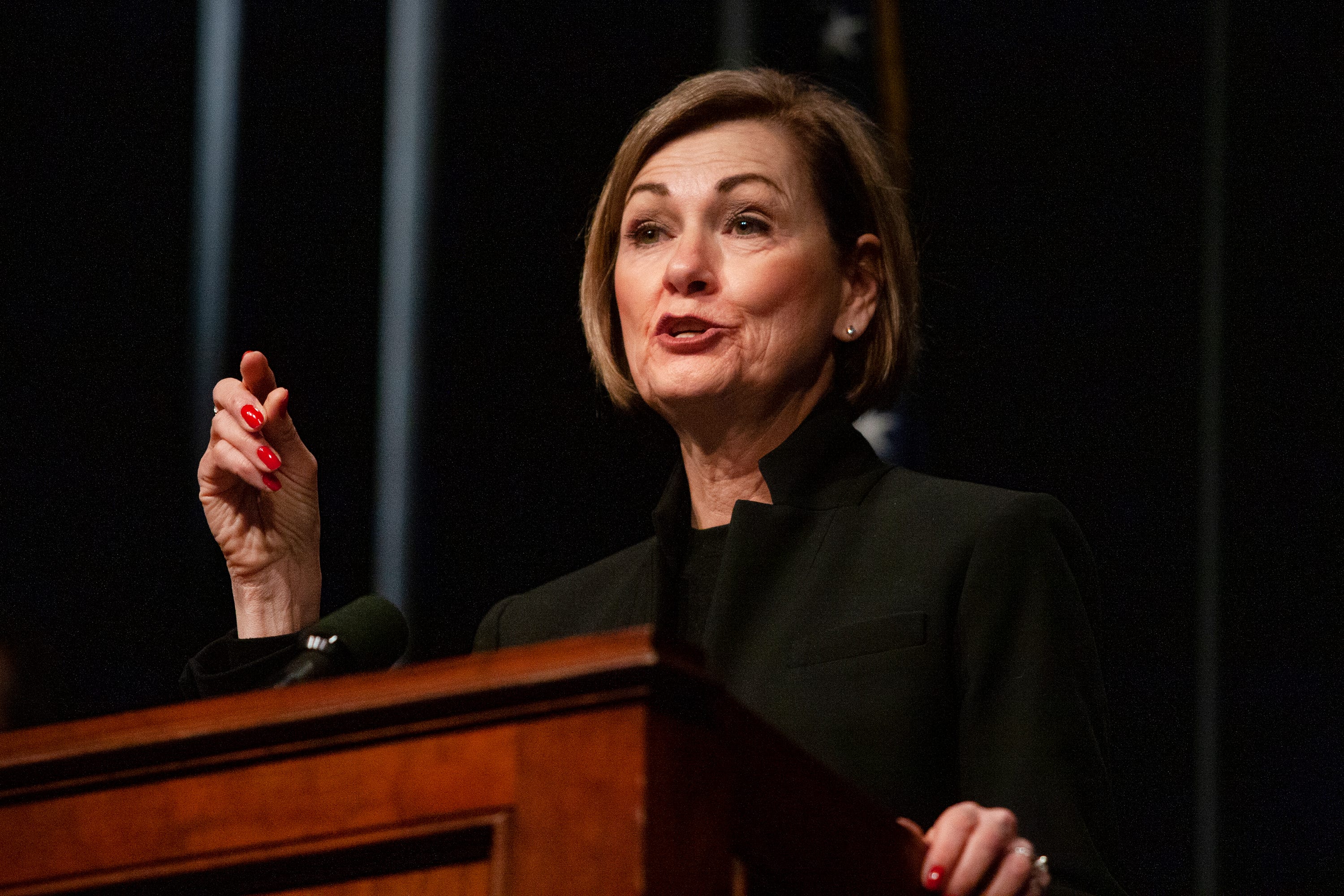 Iowa Gov. Kim Reynolds lifts mask requirement, other restrictions ...