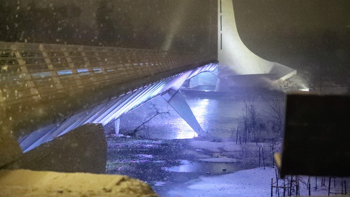 Snow falls in Redding, Shasta County on Tuesday night