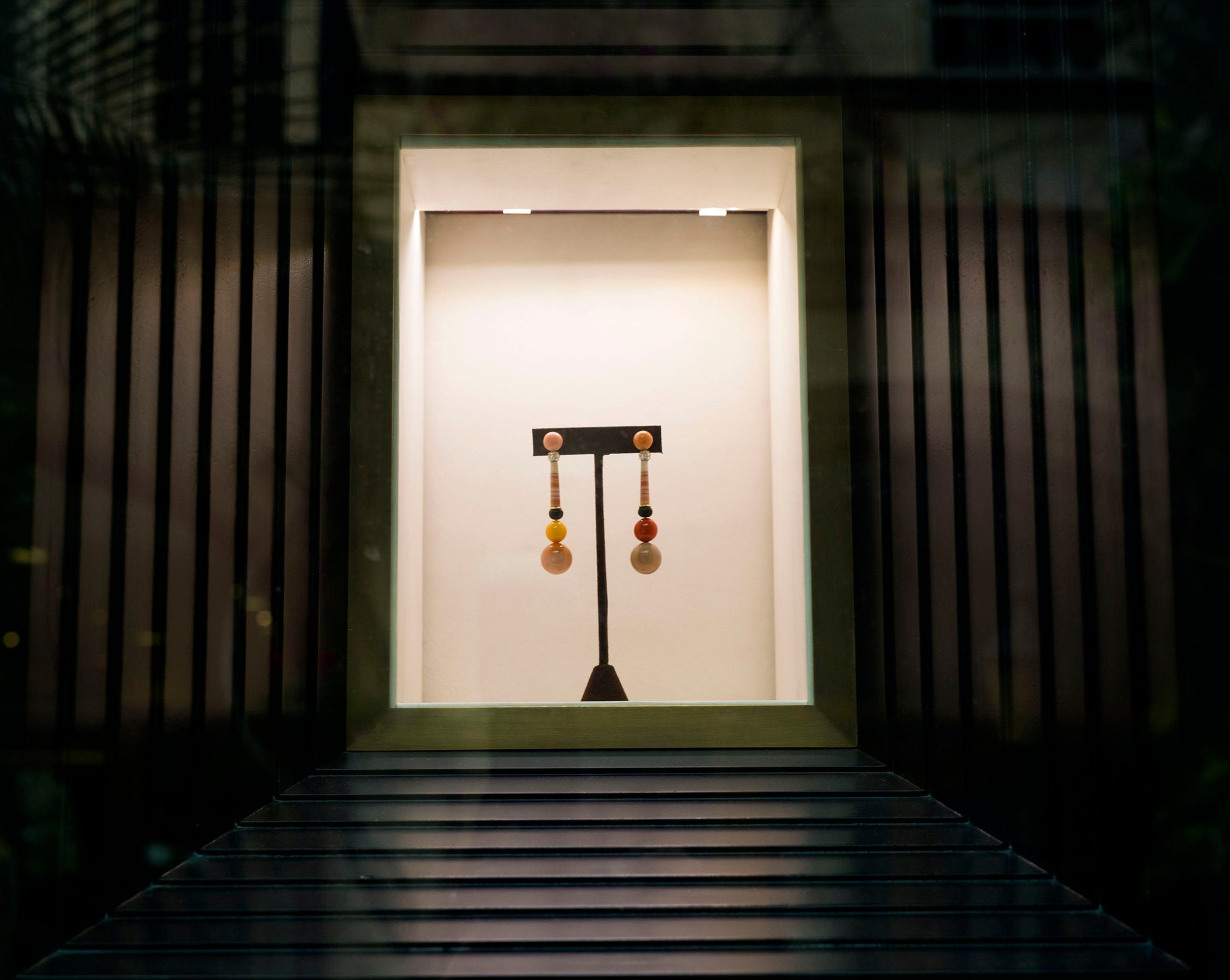 Jeweler Nicholas Varney sets up shop in In Via Amore