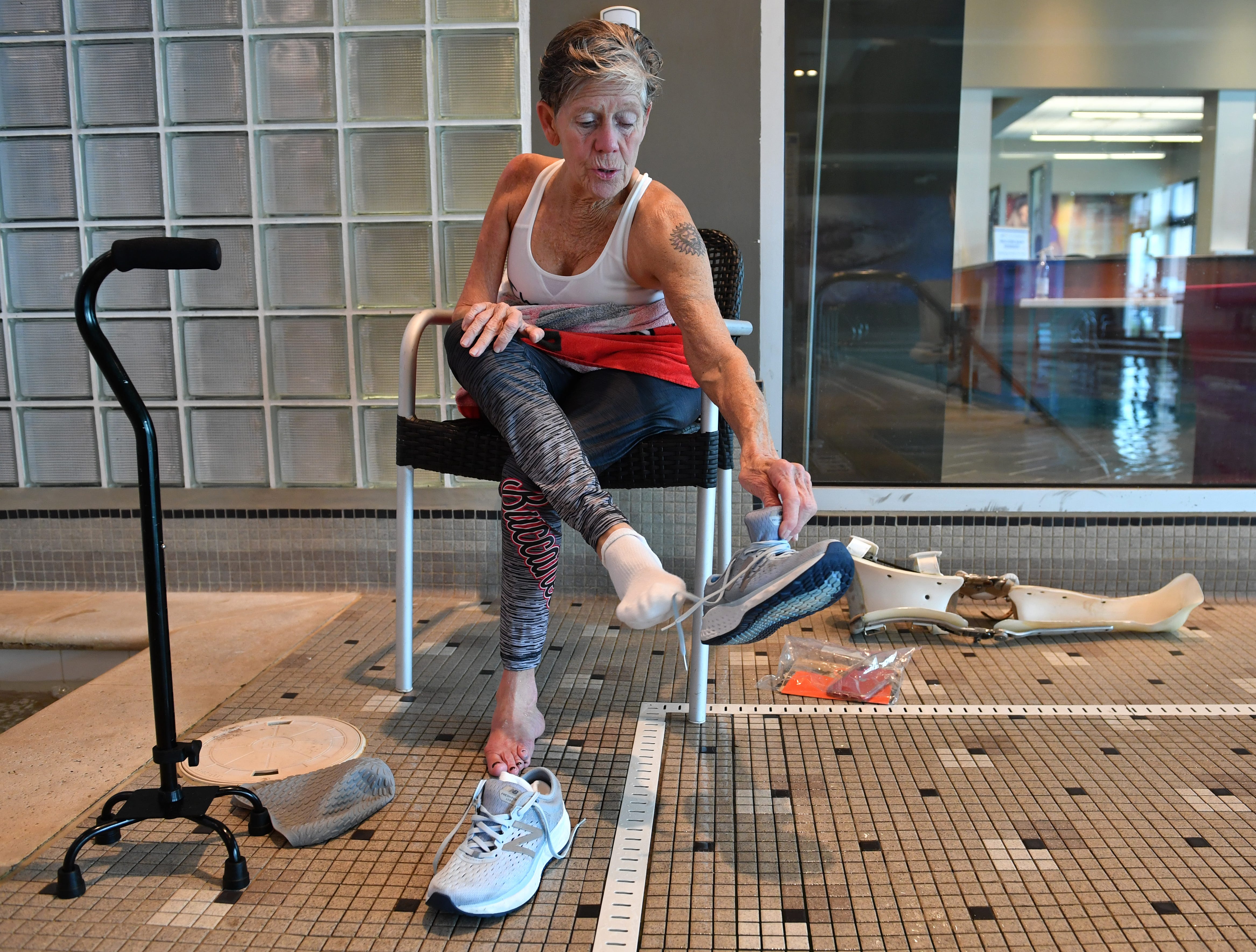 Bucs fan, a polio survivor, swims a mile every day and needs a new leg ...