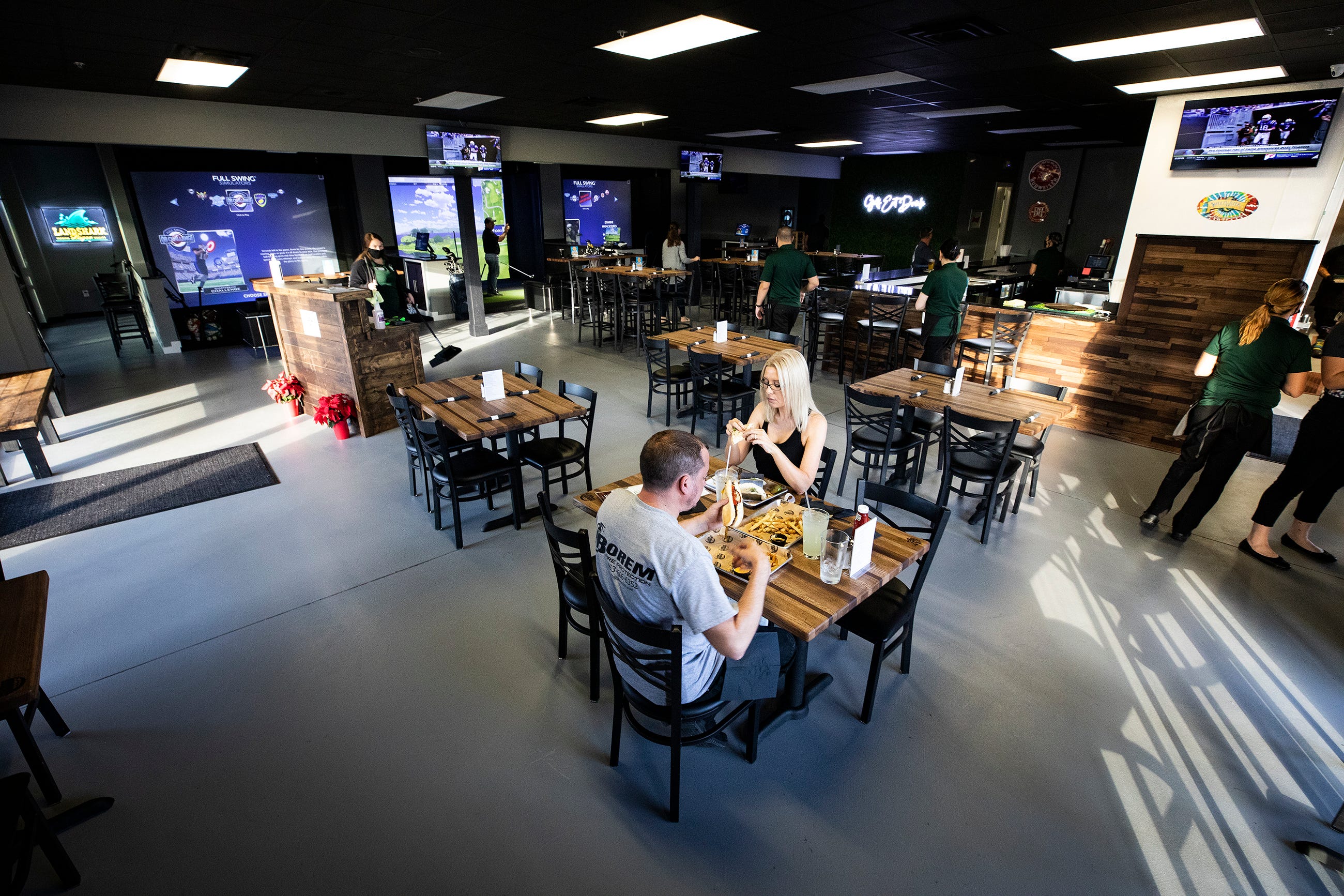 The Back Nine restaurant/golf simulator expands into downtown Lakeland