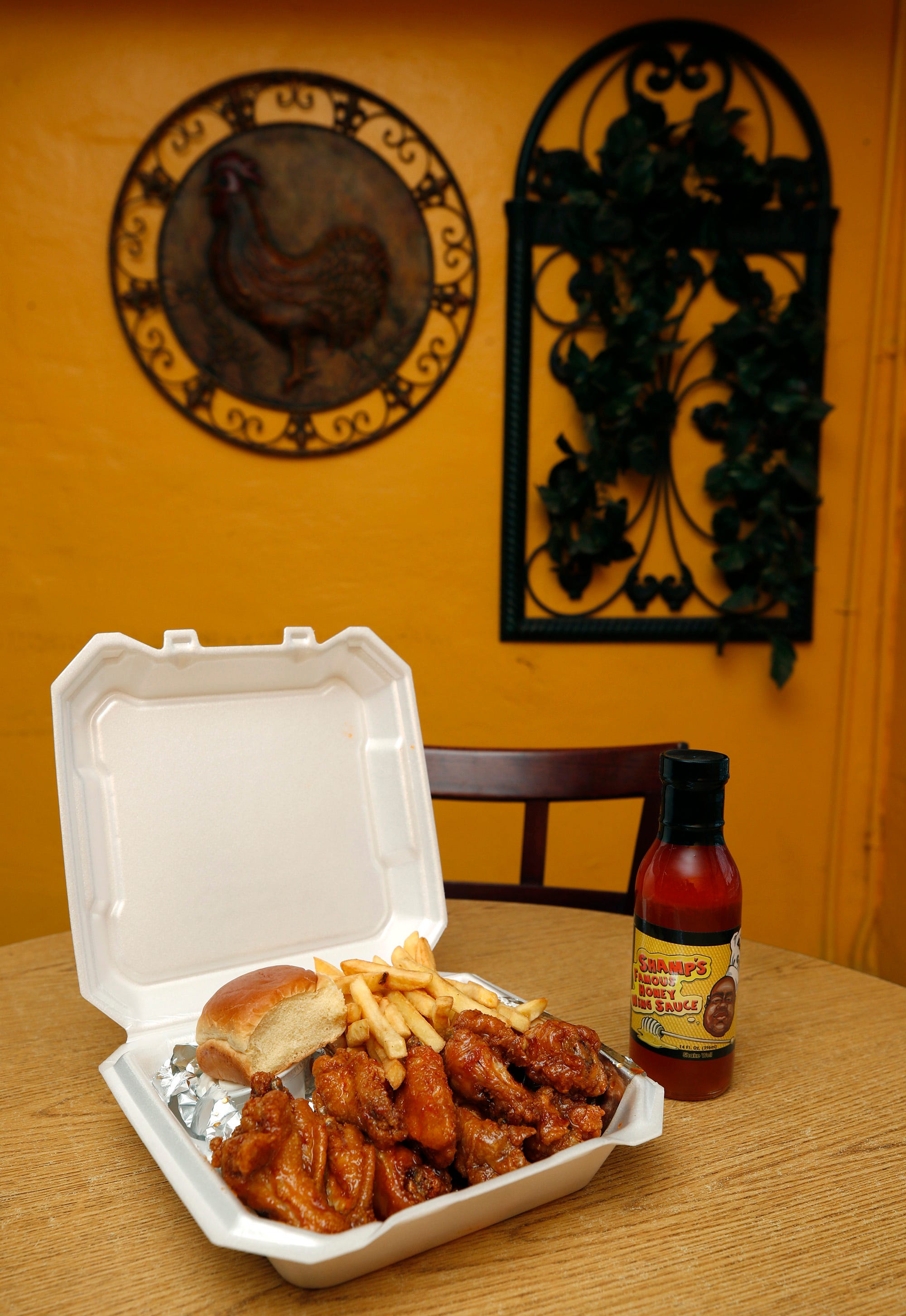 Daytona's Bethune Grill known for their honey wings and family feel