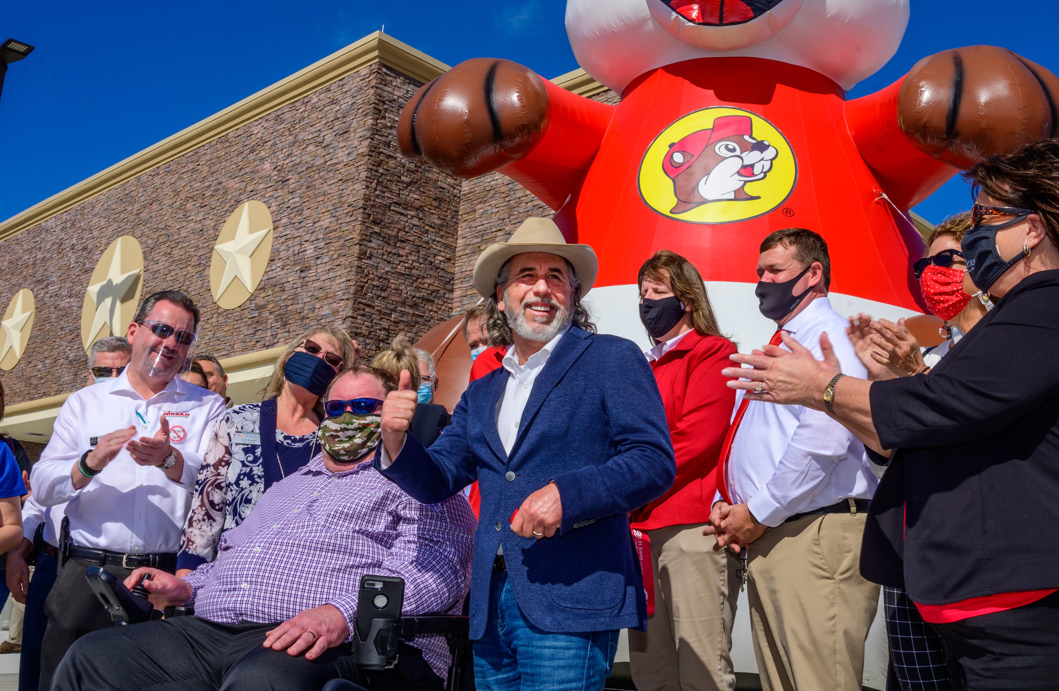 St. Johns County Buc-ee's opens with big inflatable beaver, big crowds