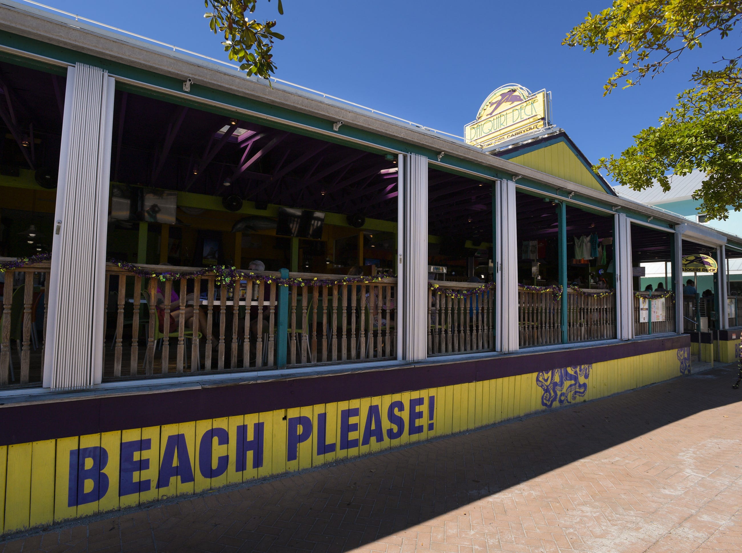 The best restaurants, bars and ice cream shop in Siesta Key Village