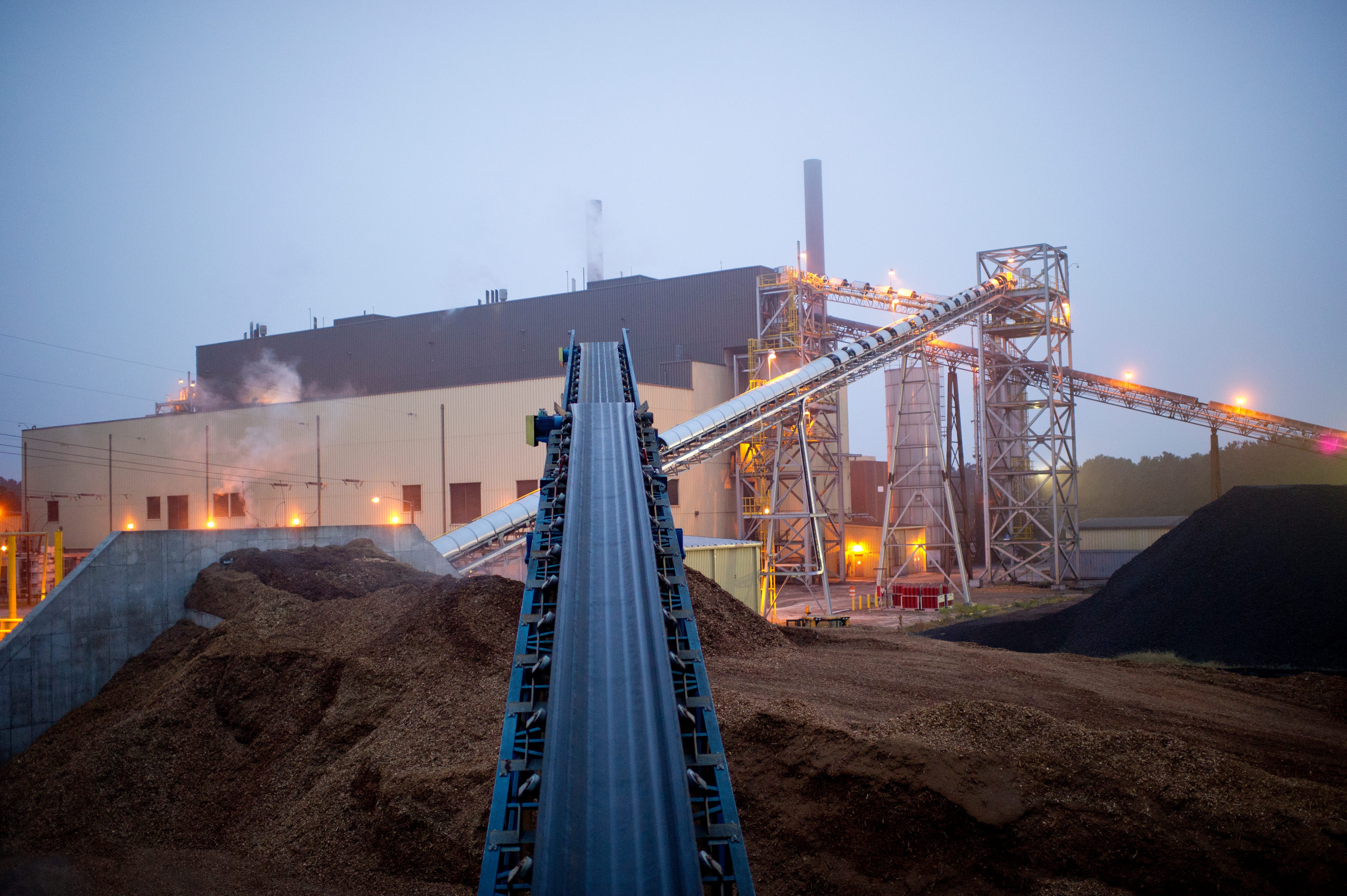 Brunswick nuclear power plant closes as another extends operations