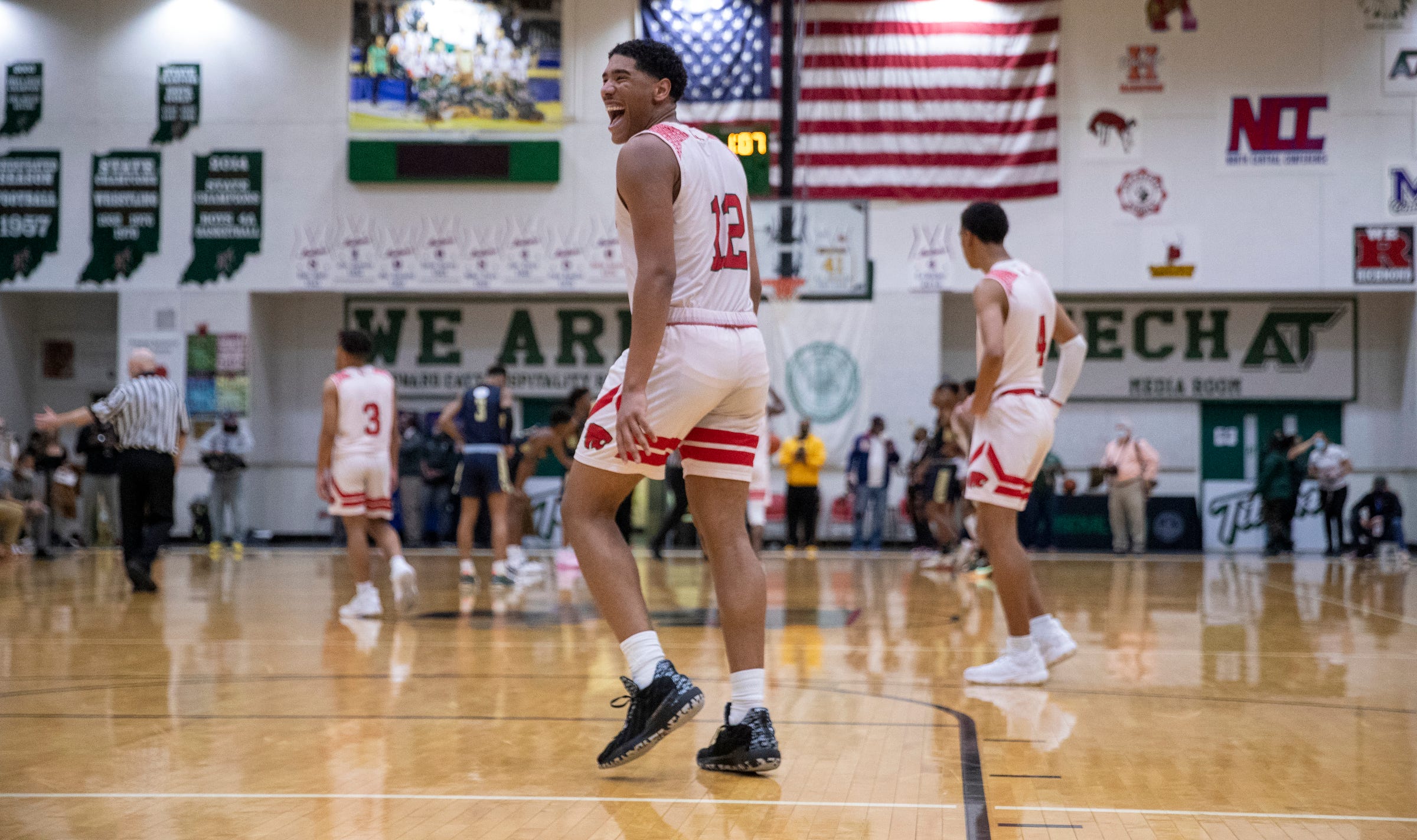 Indiana high school basketball tournament: Lawrence North advances
