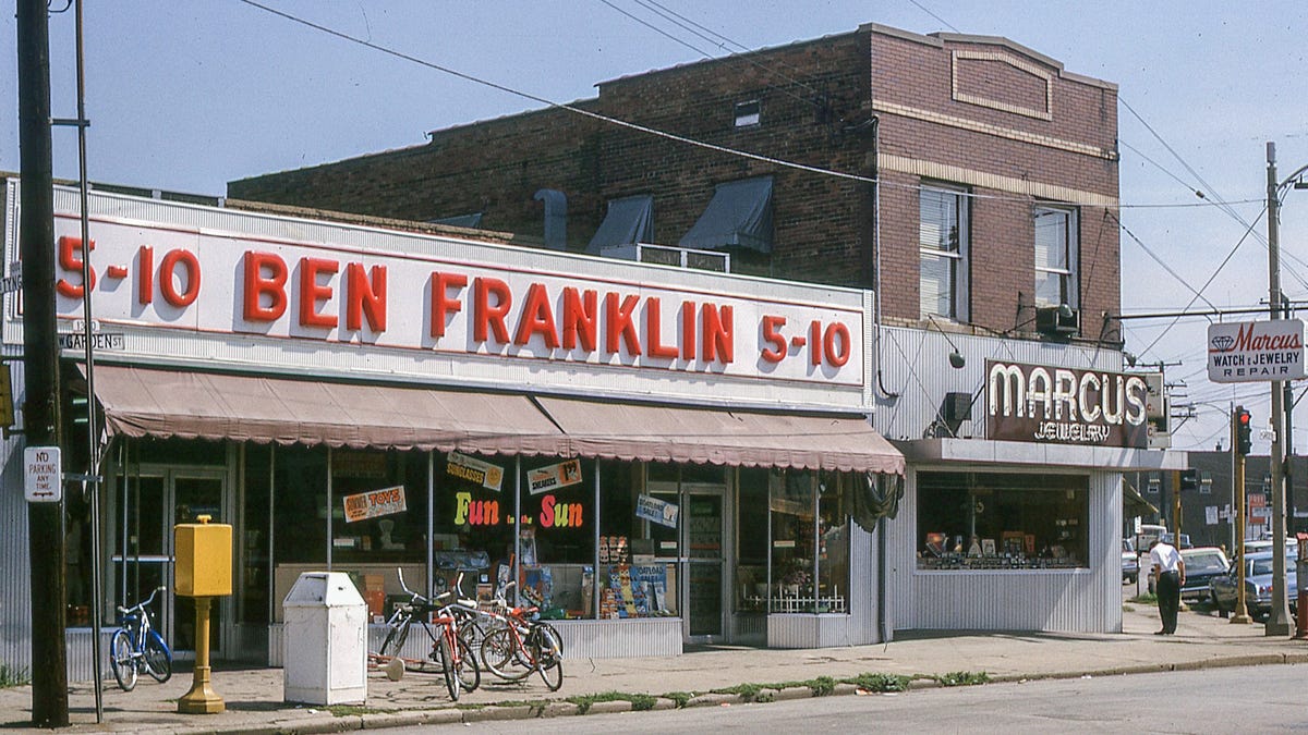 Why longtime South Peoria residents stay in struggling South Side