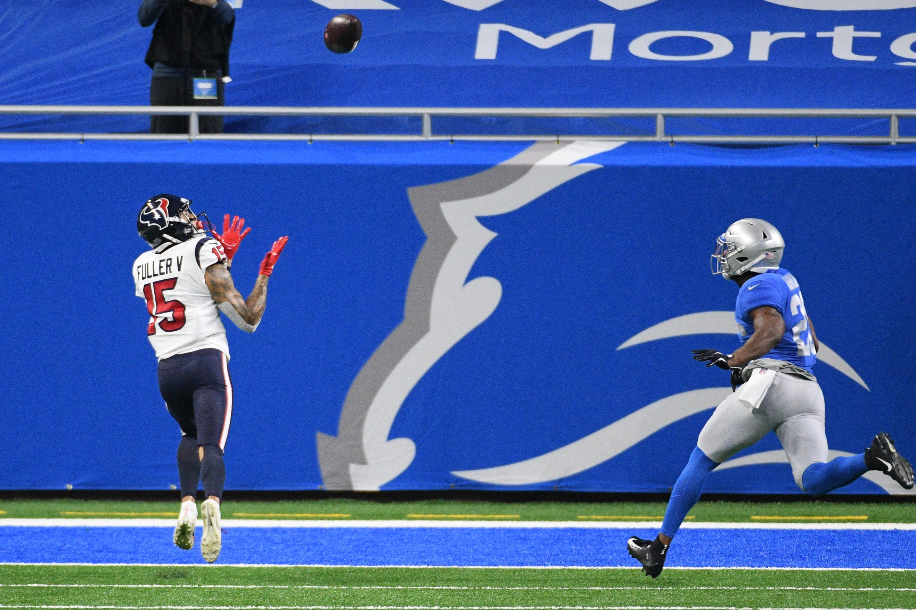Miami Dolphins signing wide receiver Will Fuller away from Texans