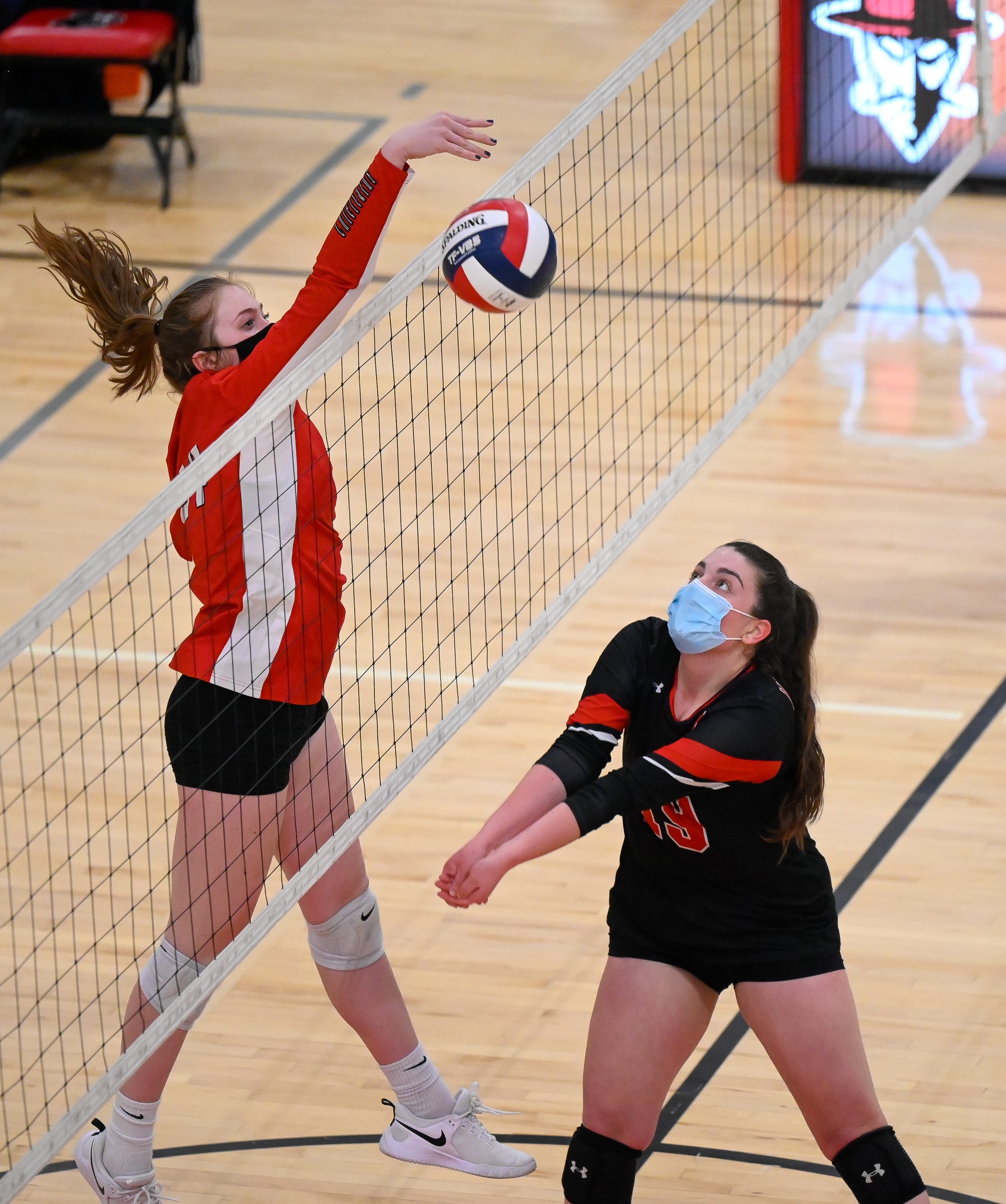 Marblehead volleyball evens its record at five with win over Saugus
