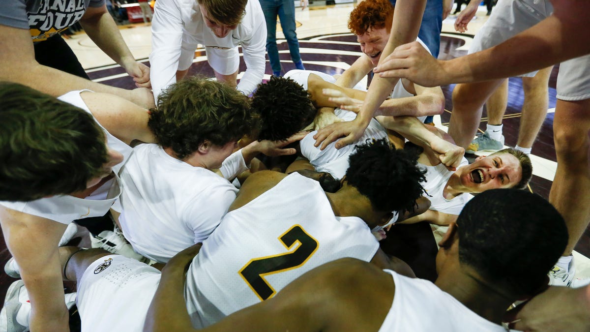 Boys' high school basketball photos: Kickapoo Chiefs vs. Liberty Blue Jays
