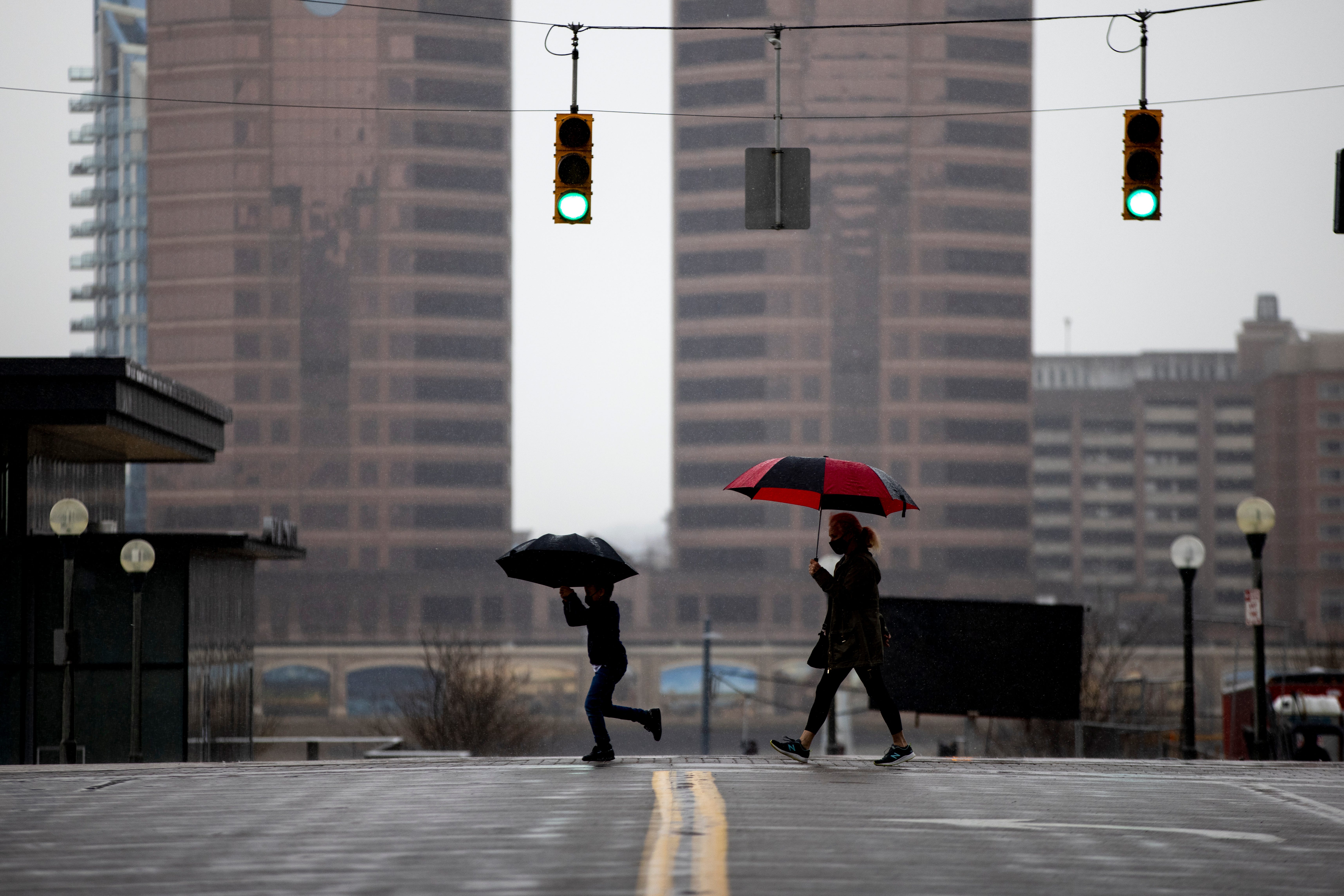 High winds, power outages: Gusts hit 50 mph in Greater Cincinnati ...