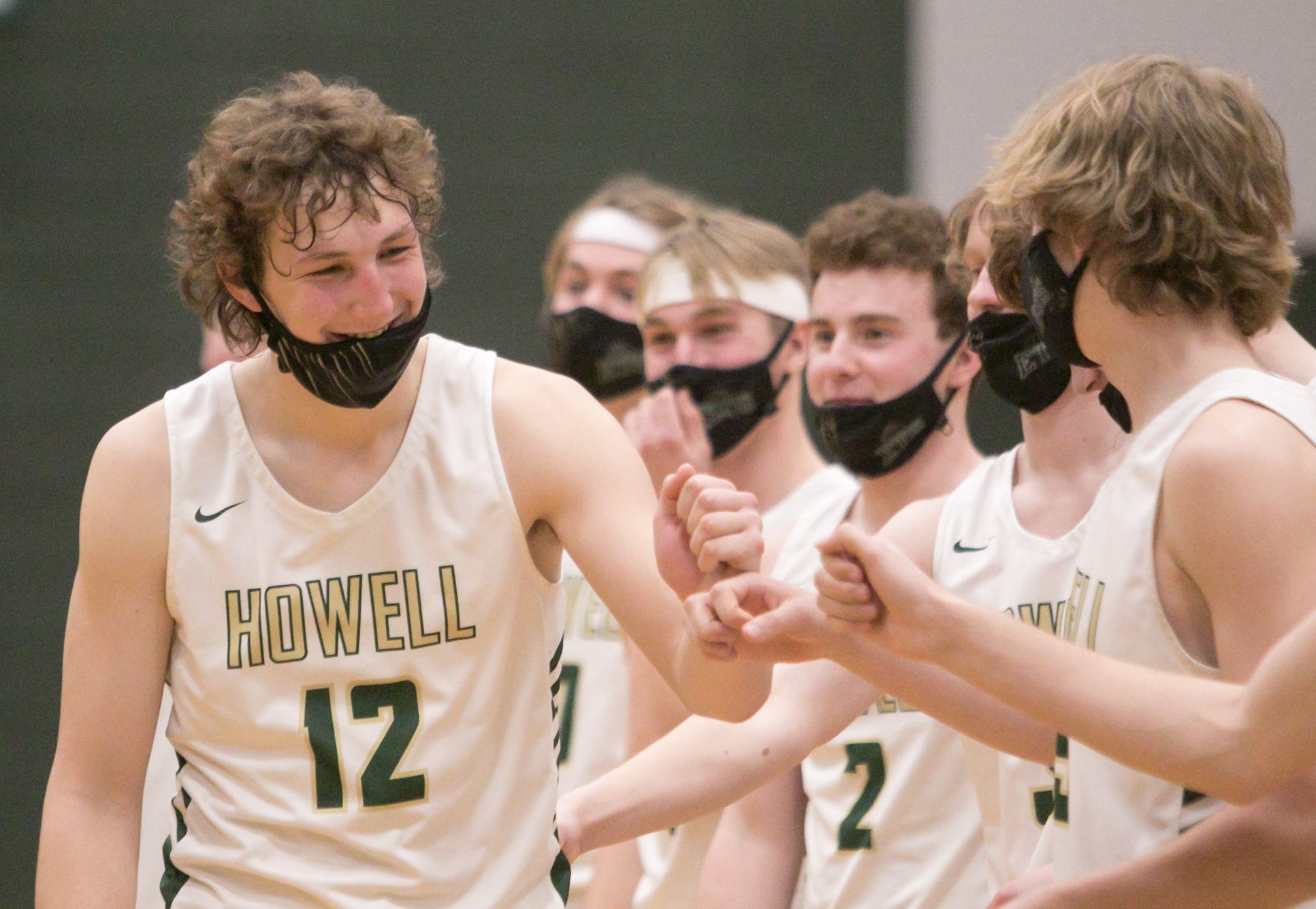 Howell avenges two losses to Hartland in district boys basketball final