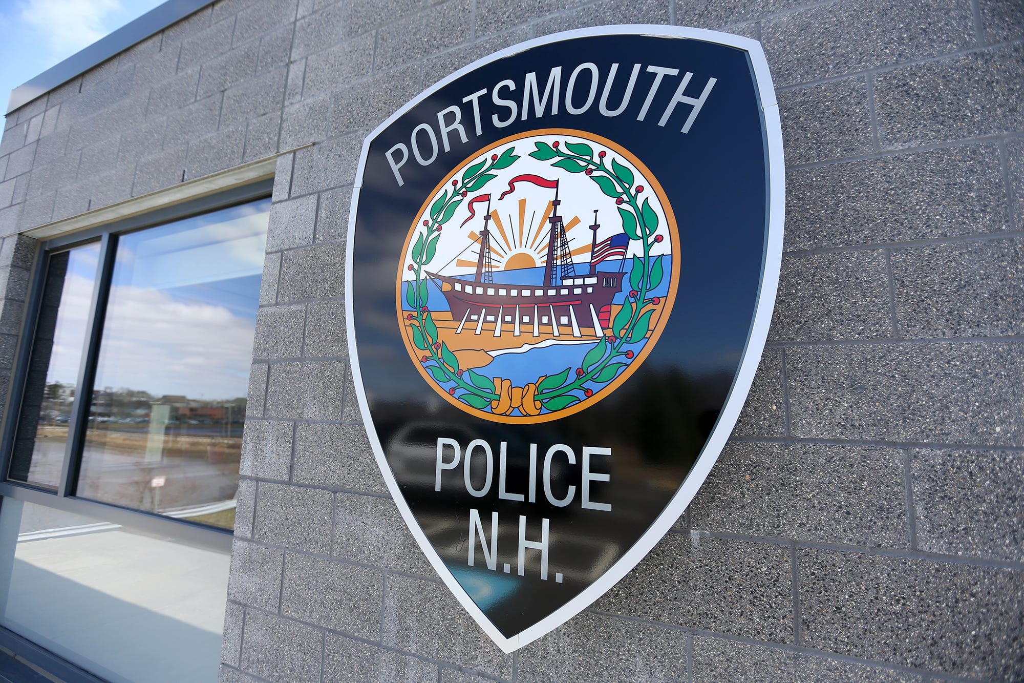 Portsmouth NH domestic violence suspect had illegal gun, drugs