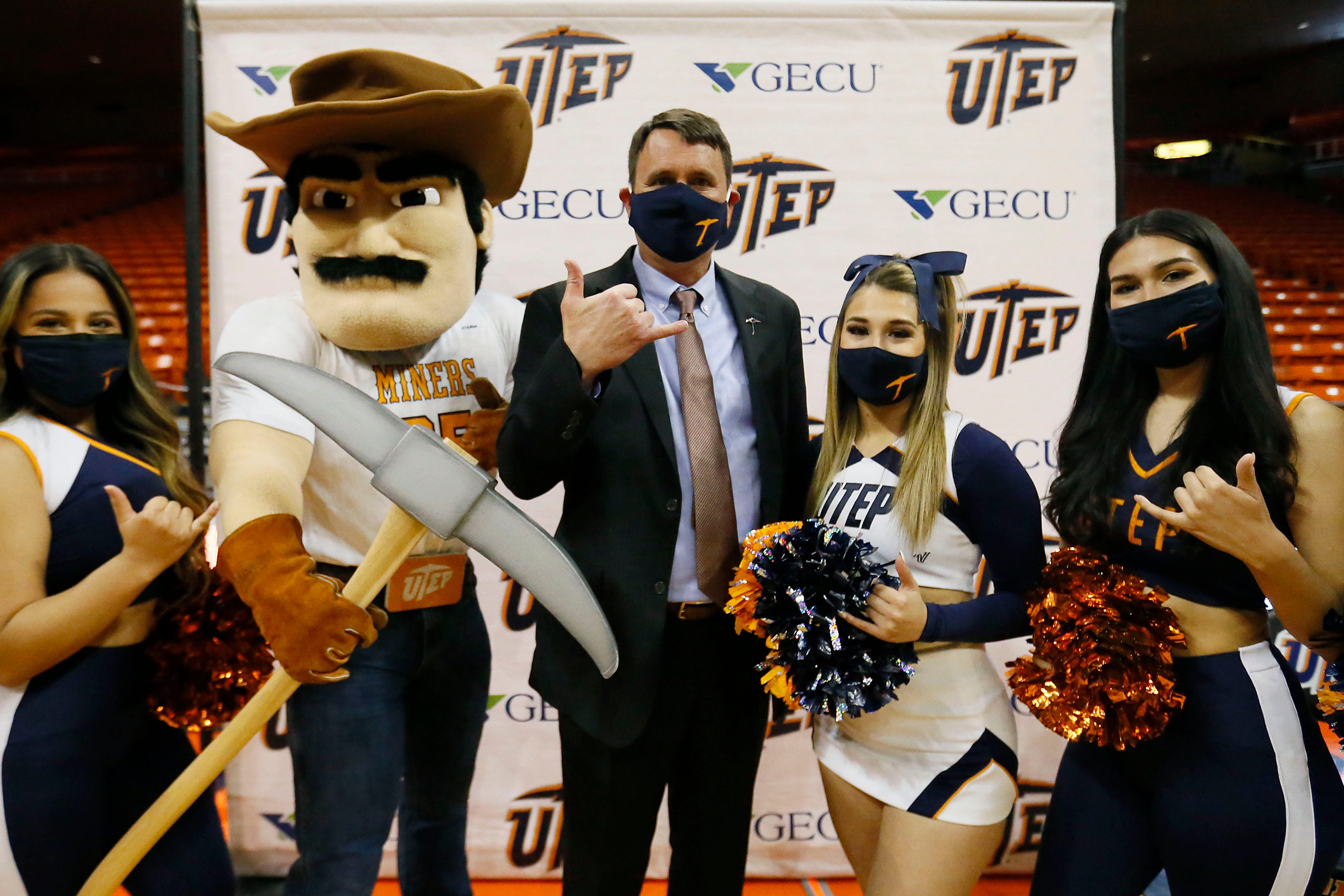 Bloomquist: Hiring of Joe Golding to lead basketball a step forward