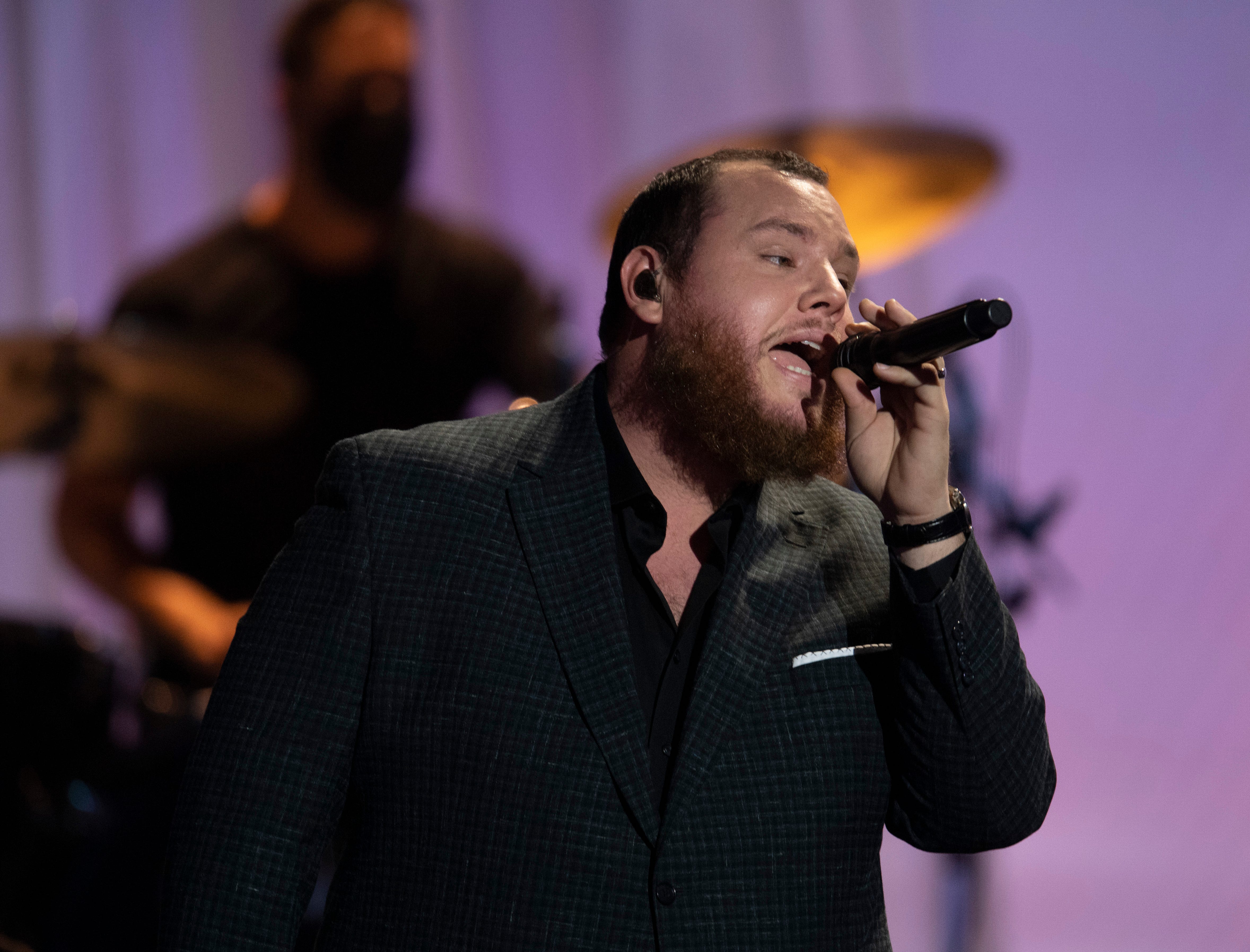 ACM Awards: Luke Combs sings 'Forever After All'