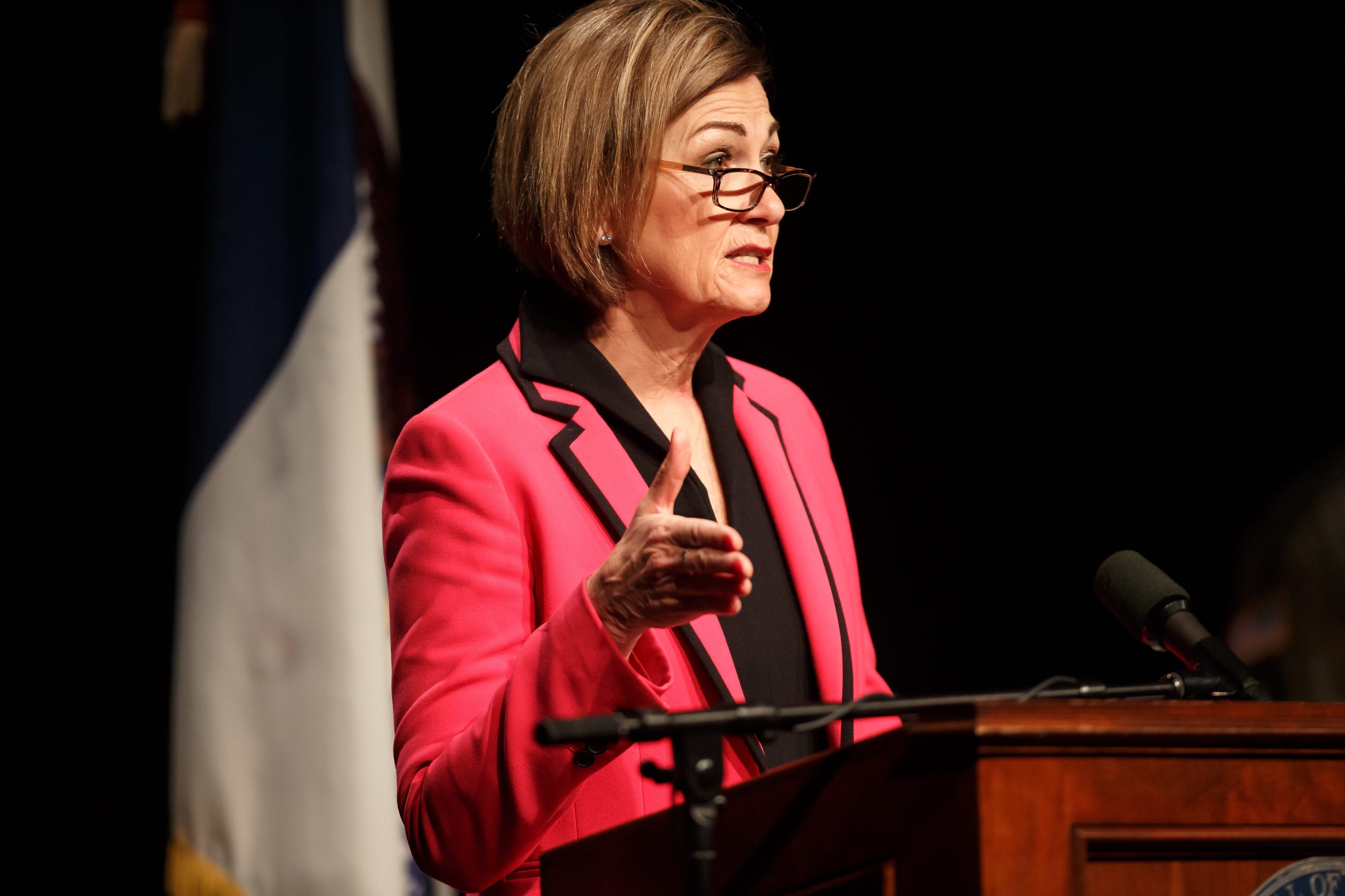 Gov. Kim Reynolds urges Iowans to take COVID vaccine at news conference