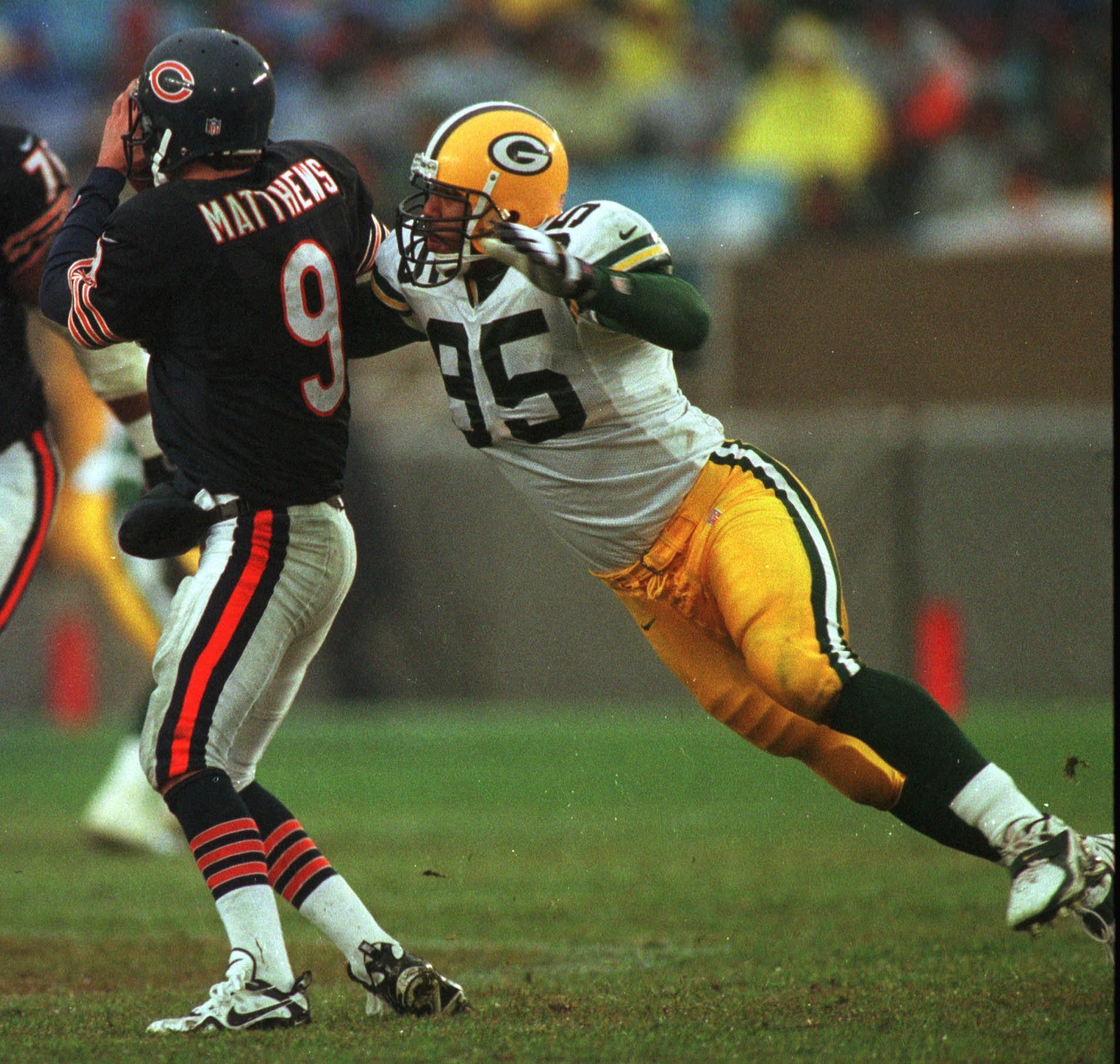 Bears used 35 starting quarterbacks in Packers' Favre/Rodgers era